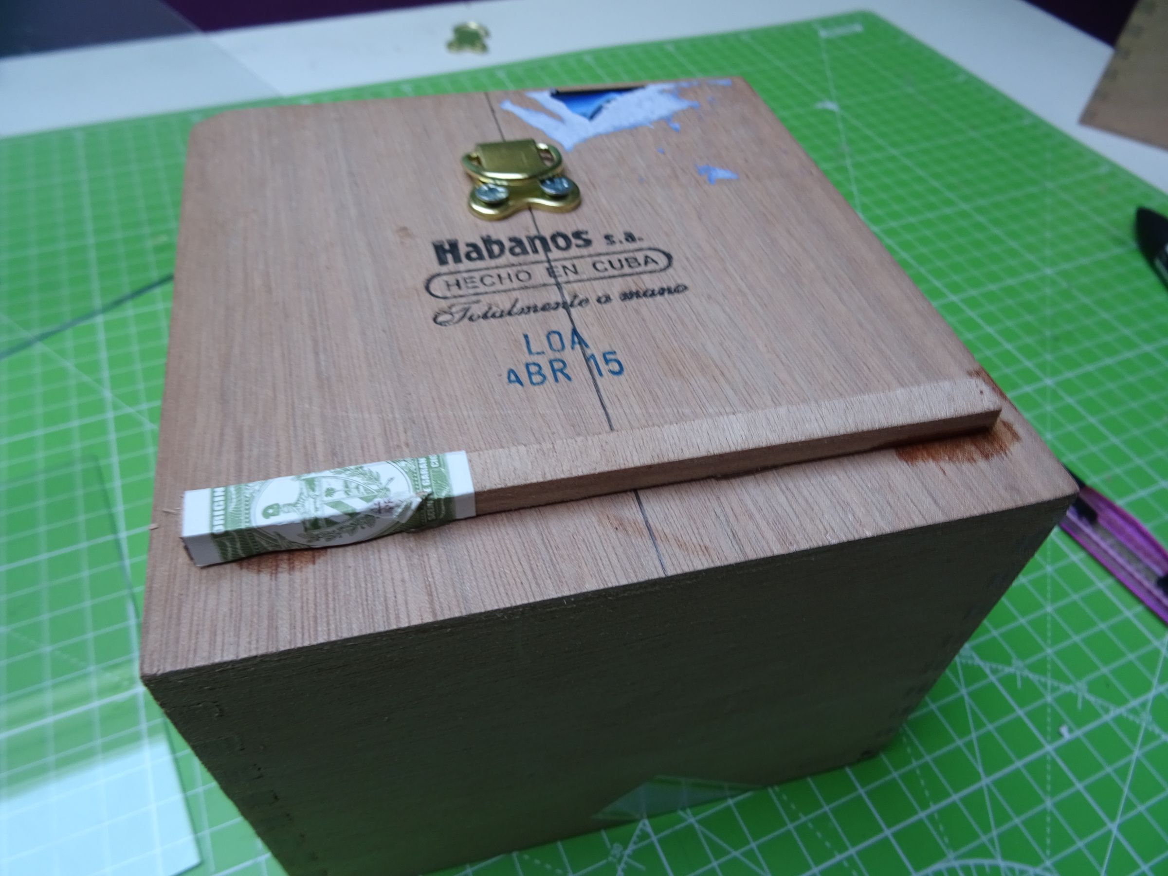 Cigar Box Keepsake Frame : 5 Steps (with Pictures) - Instructables