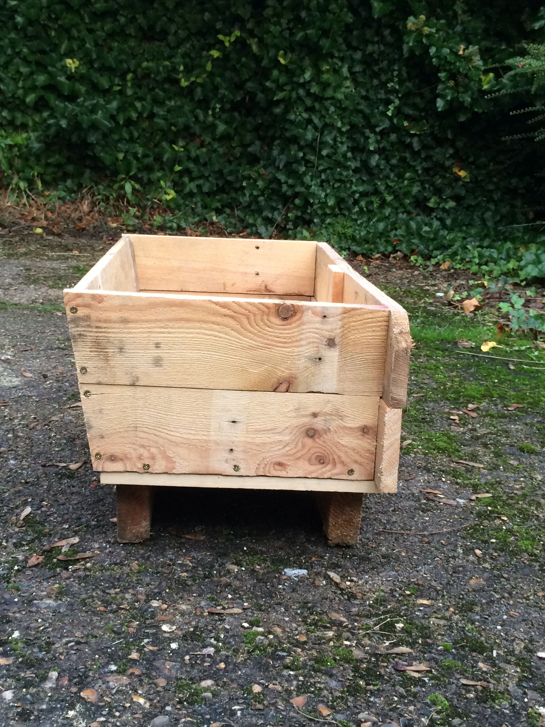 Two Pallets Herb Trough : 4 Steps (with Pictures) - Instructables