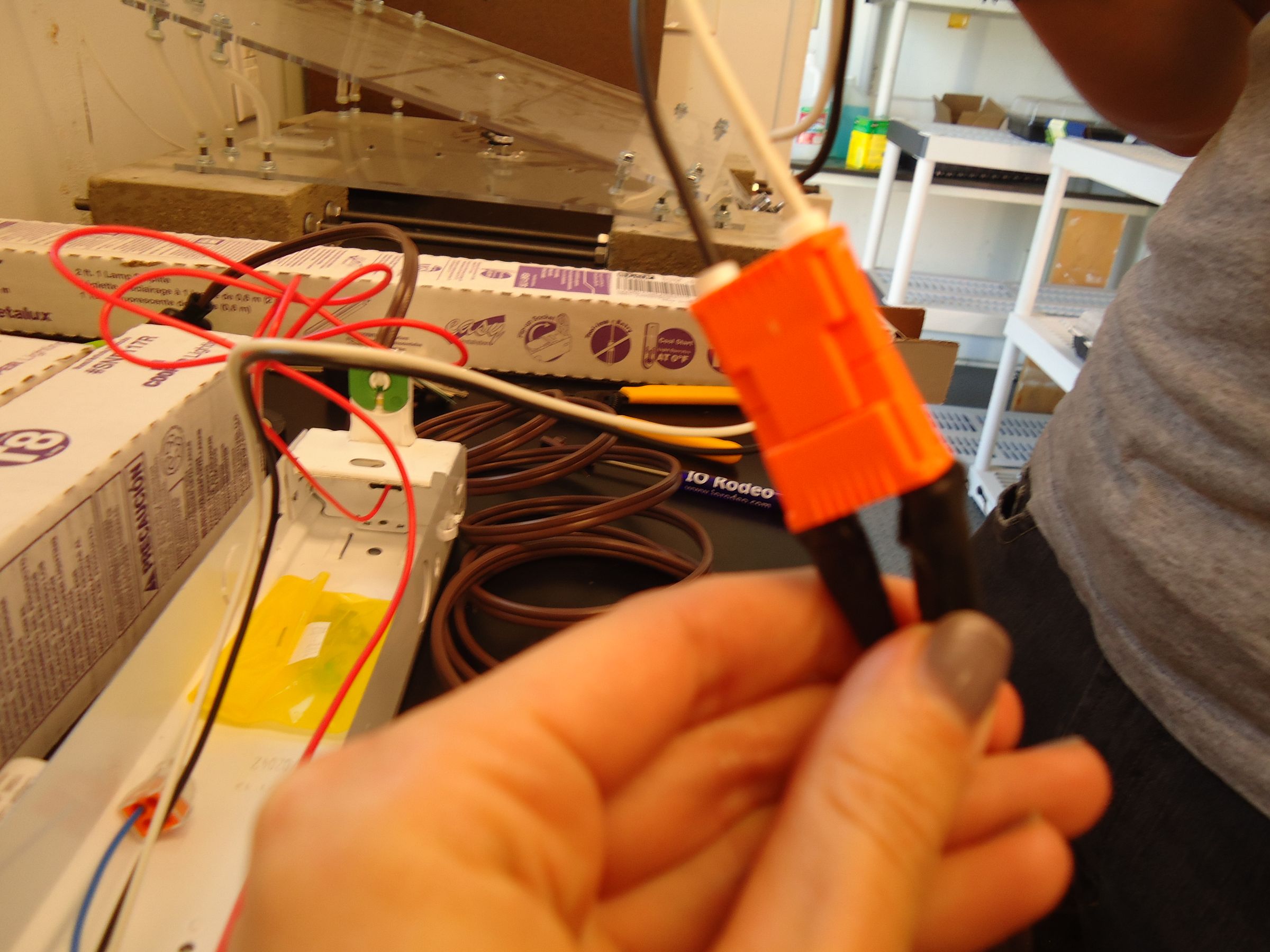 Biomonstaaar's Fluorescent Lights : 10 Steps - Instructables