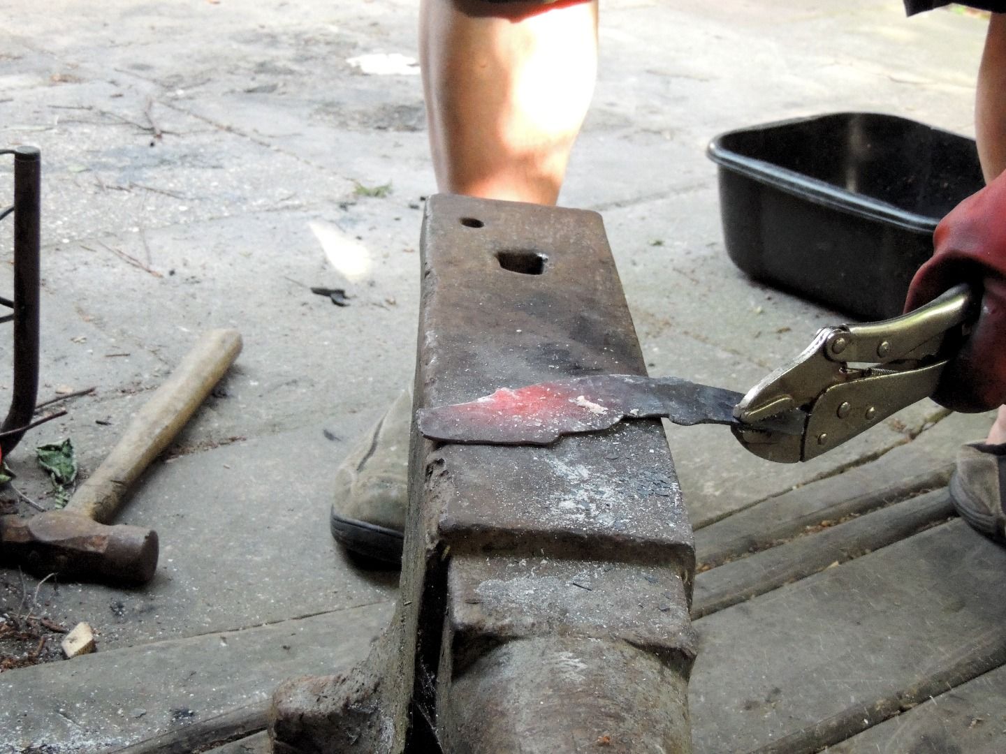 DIY Blacksmithing - Converting Your Barbecue Into a Forge Then Using It ...