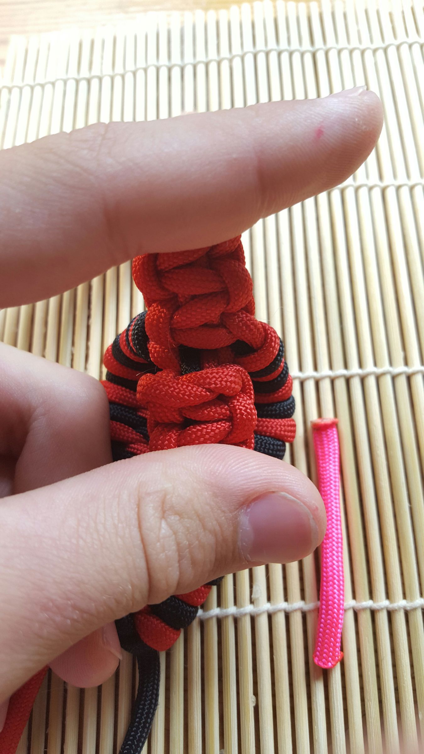 Paracord Snake : 10 Steps (with Pictures) - Instructables