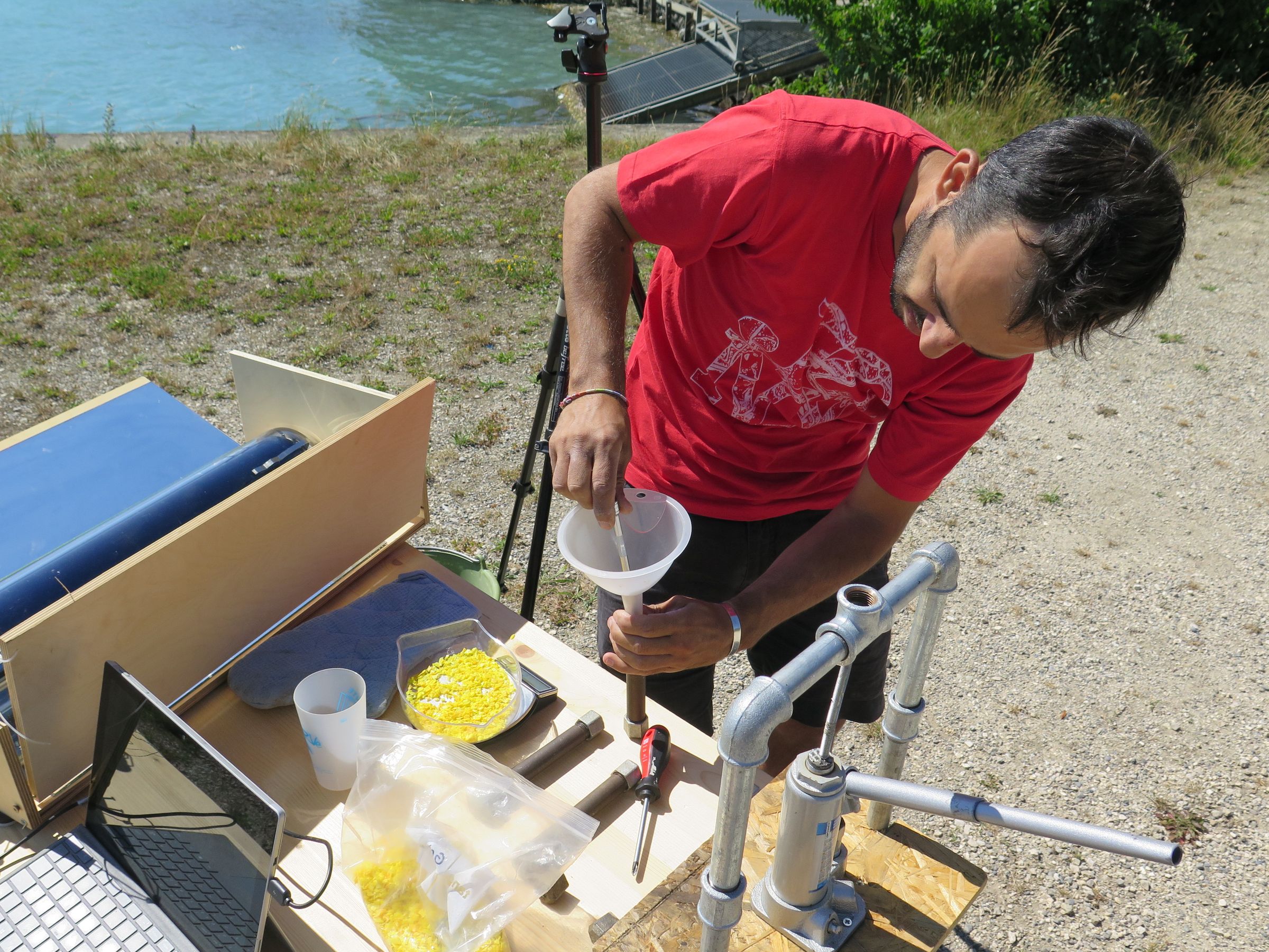 Solar Plastic Injection : 7 Steps - Instructables