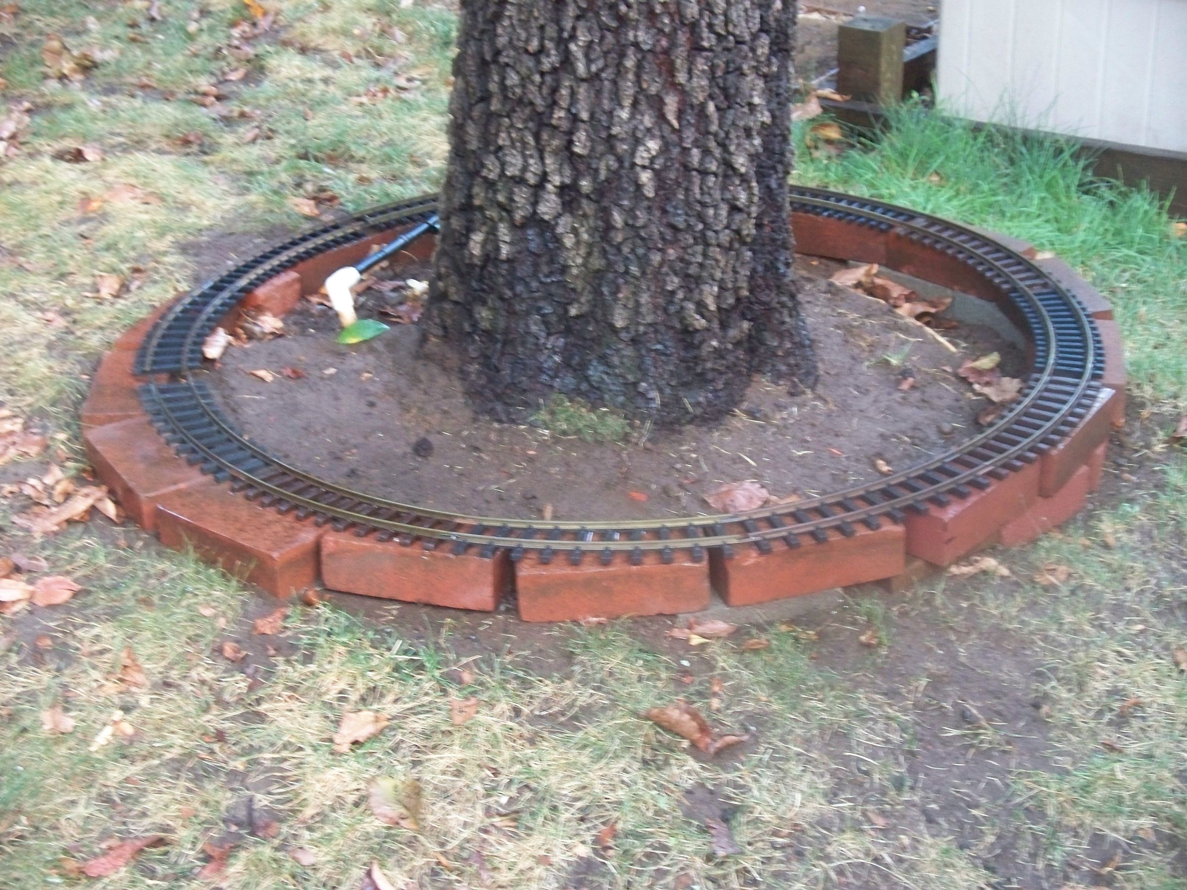 Quick and Dirty Garden Railroad : 5 Steps (with Pictures) - Instructables