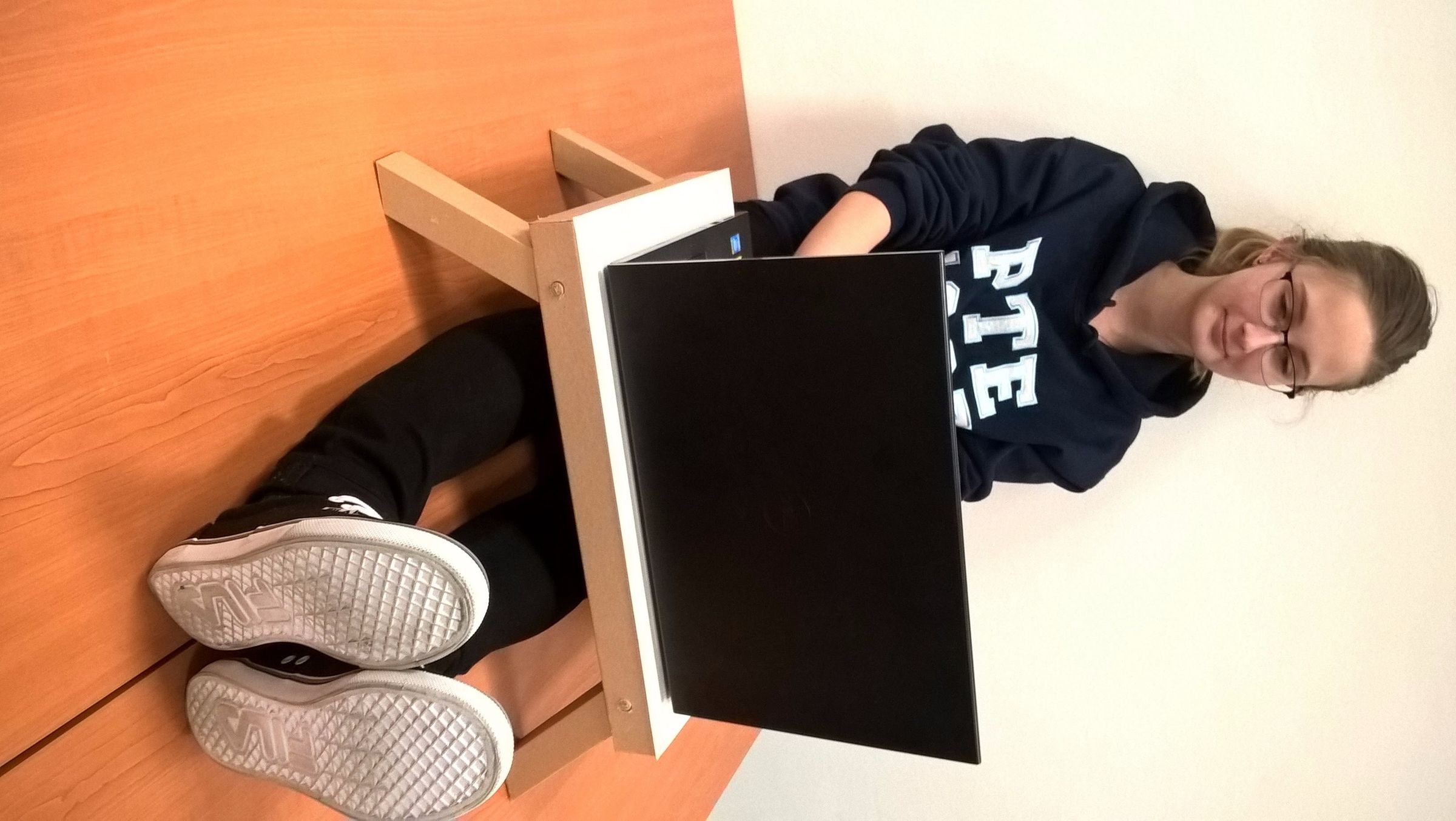 Cardboard Laptop Desk : 9 Steps (with Pictures) - Instructables