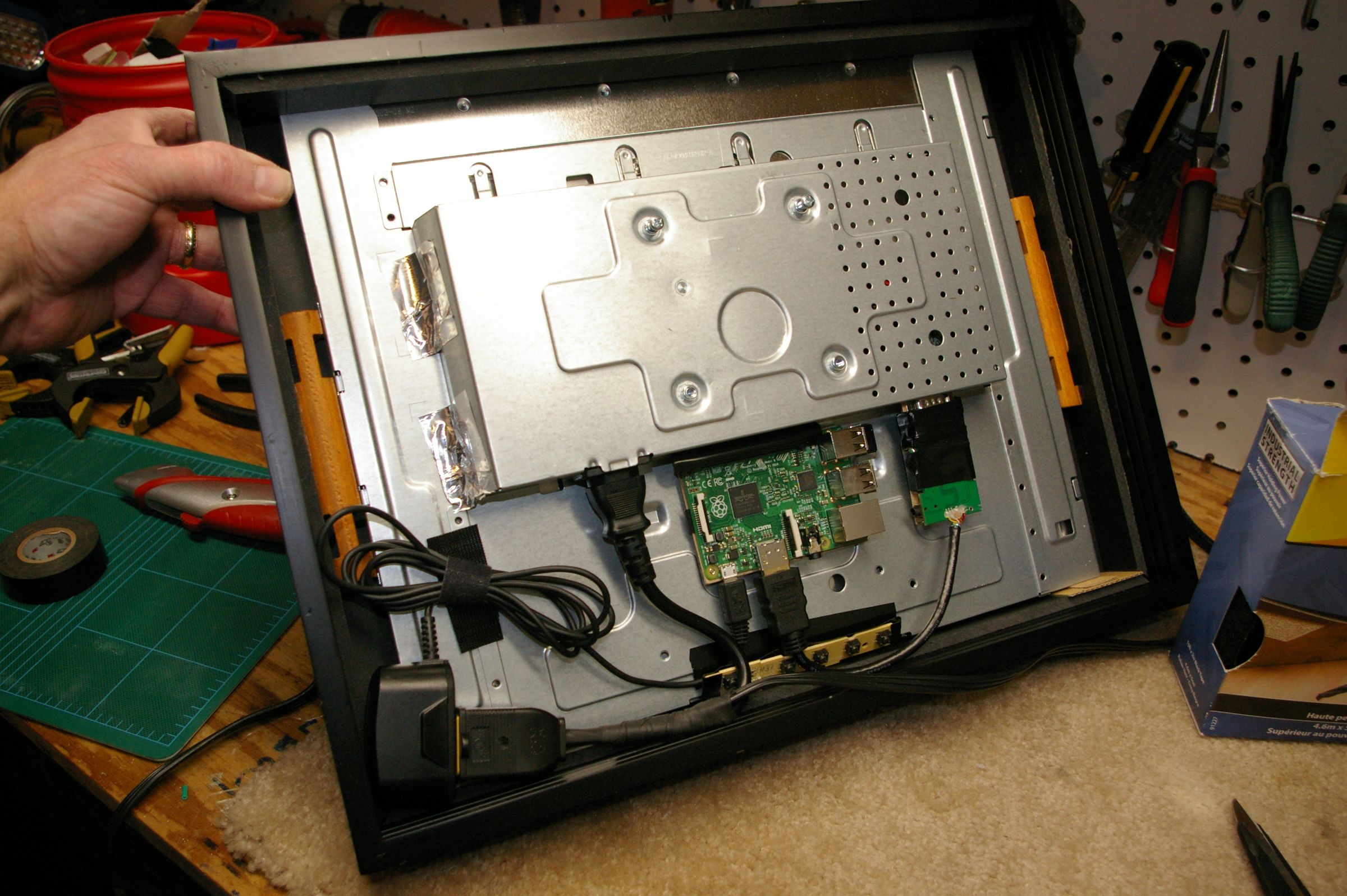 Wireless Raspberry Pi Digital Picture Frame in a Shadow Box : 10 Steps ...