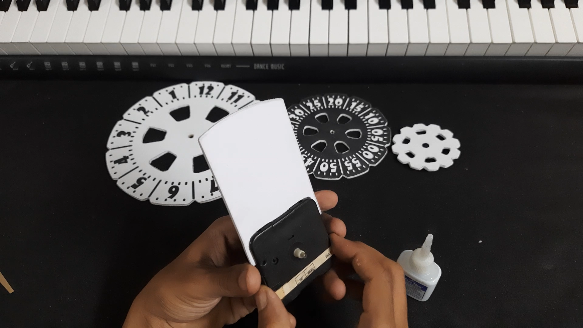 How to Make a Clock That Tells Time With a Twist...? : 8 Steps (with ...