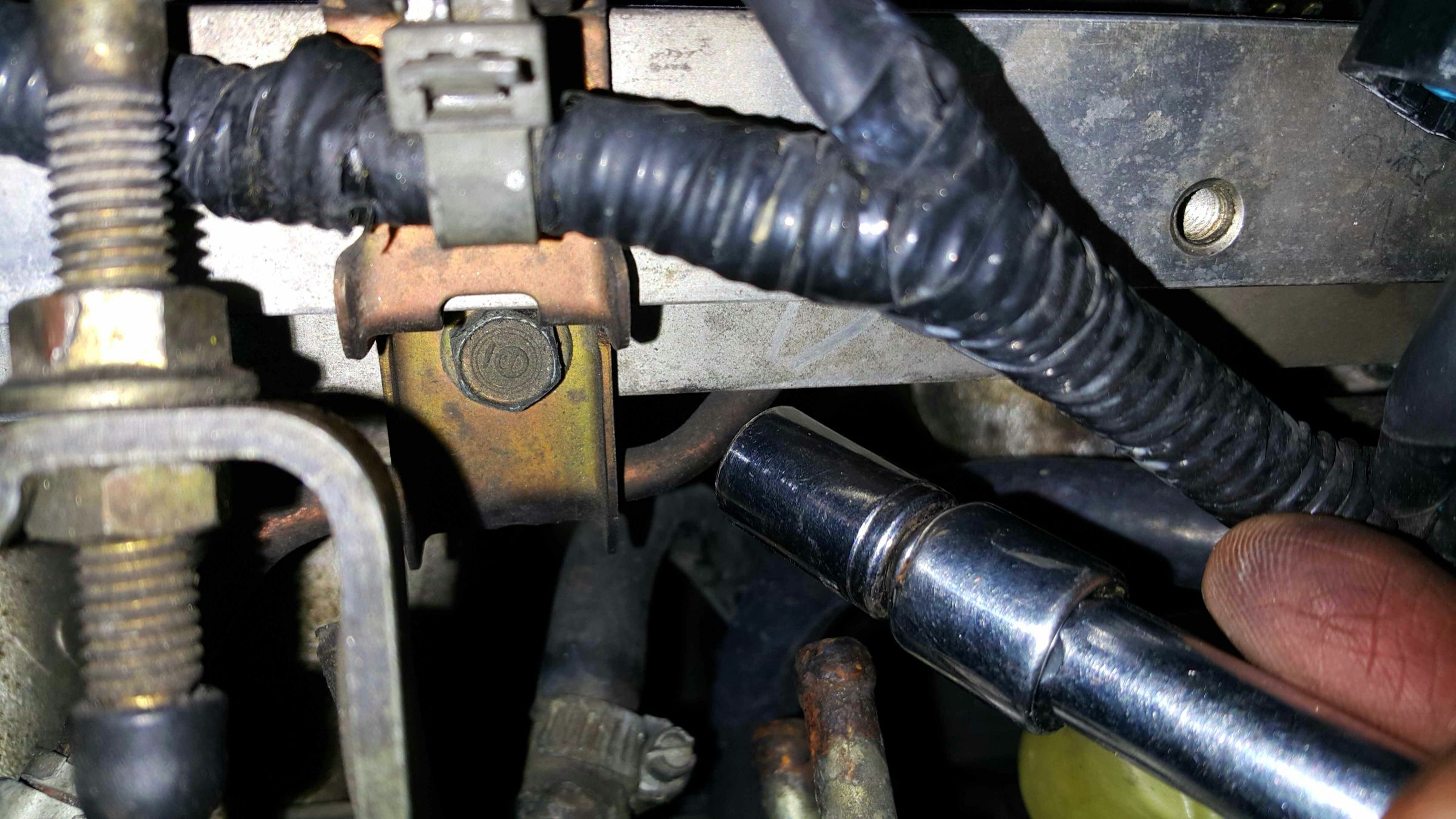 Replacing Fuel Injectors (Honda Civic 1999 D15B) : 6 Steps (with ...