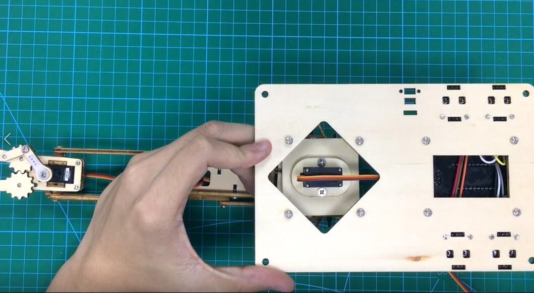 How to Use a Few Pieces of Wood to Assemble Into a Cute and Powerful ...