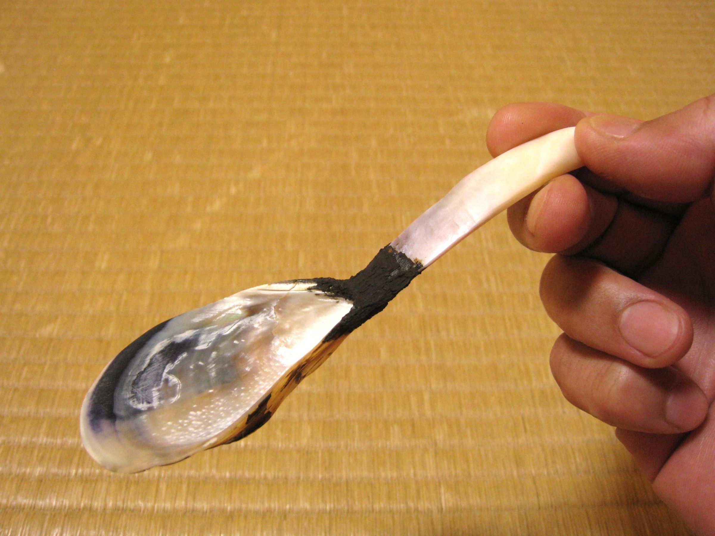 Chinese Soup Spoon Making Out of Mussel : 6 Steps - Instructables
