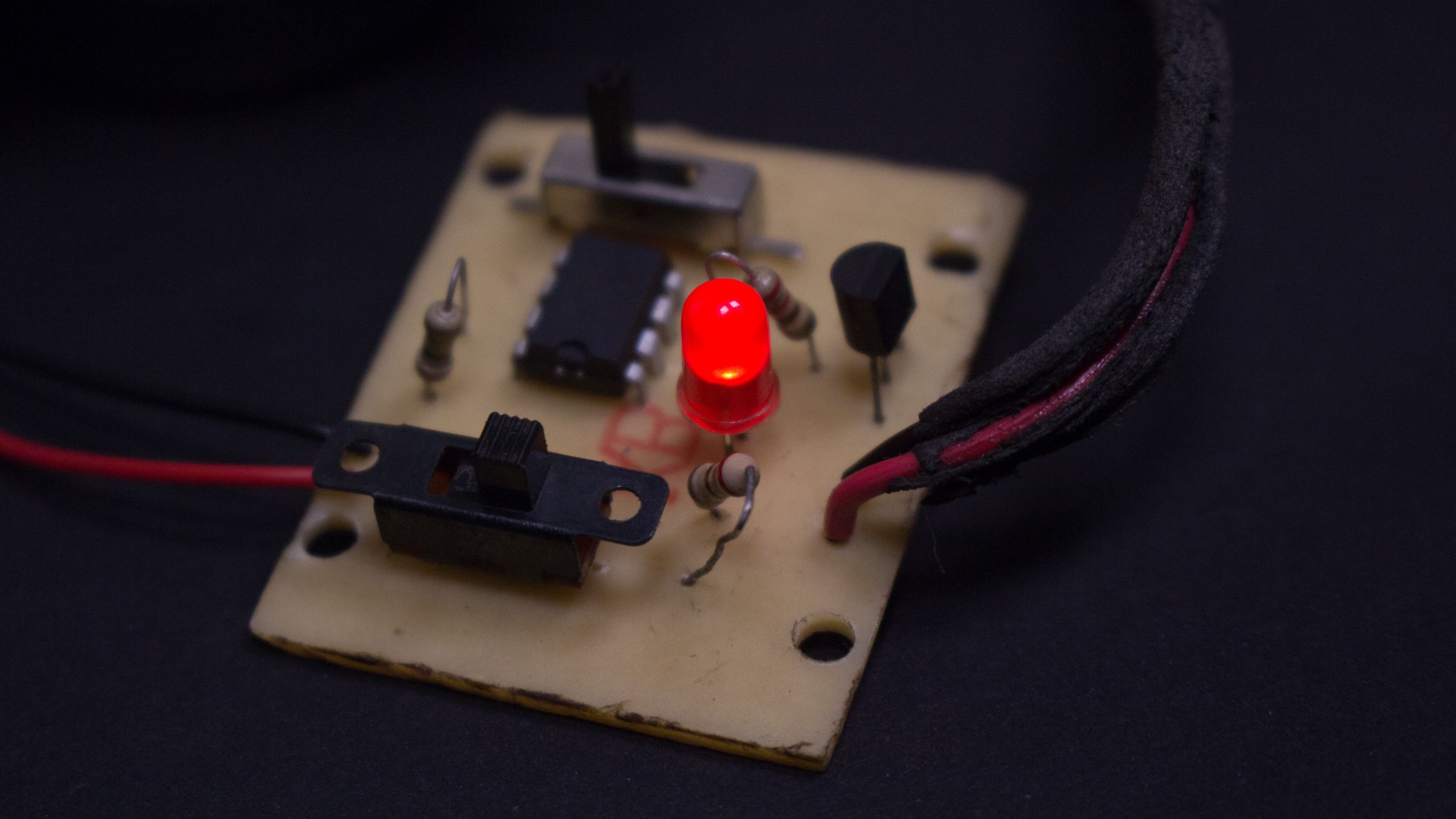 How to Make a Siren Generator | UM3561 | Police, Ambulance, Fire Engine ...