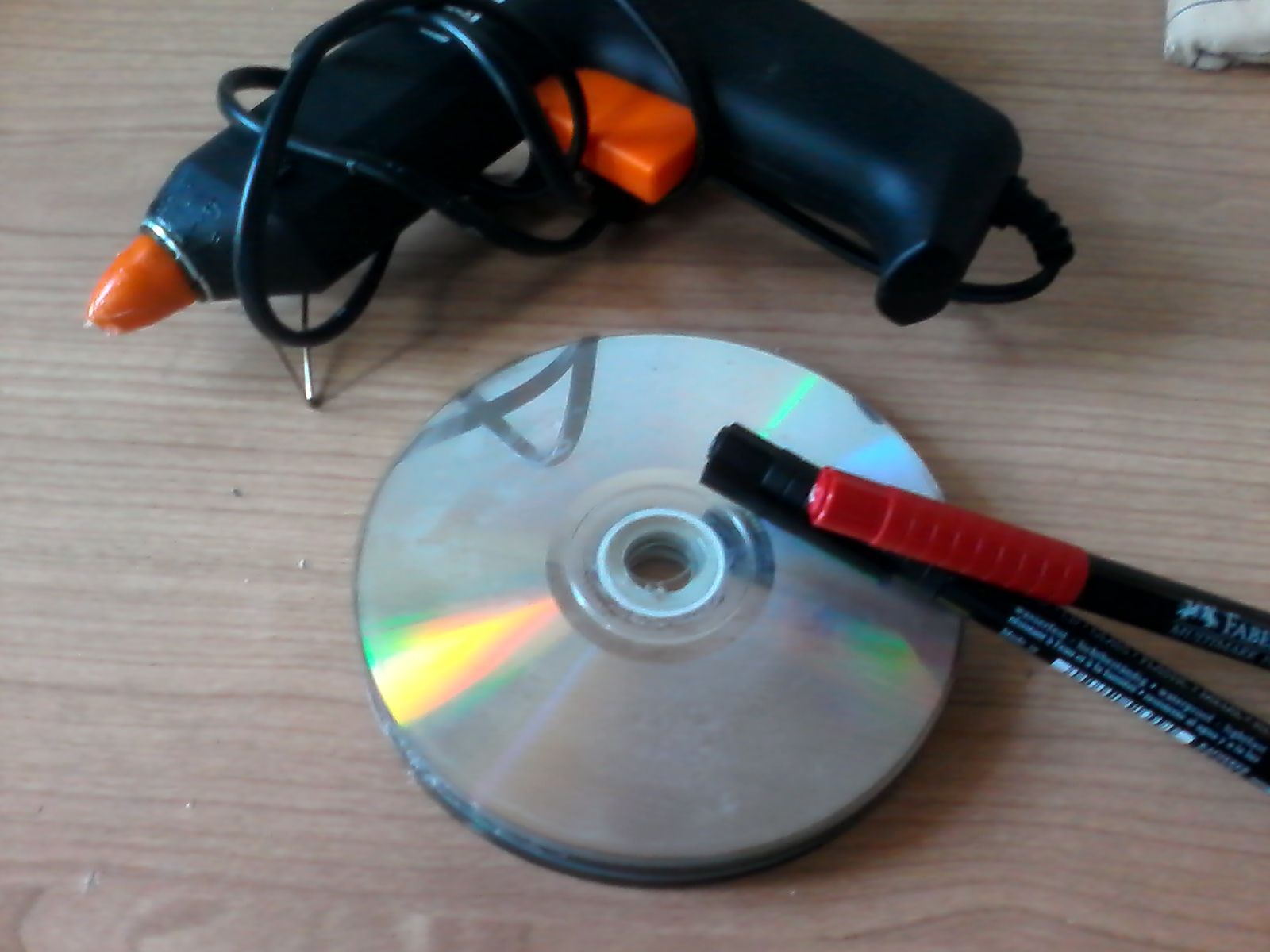 How to Recycle Old CDs : 3 Steps - Instructables
