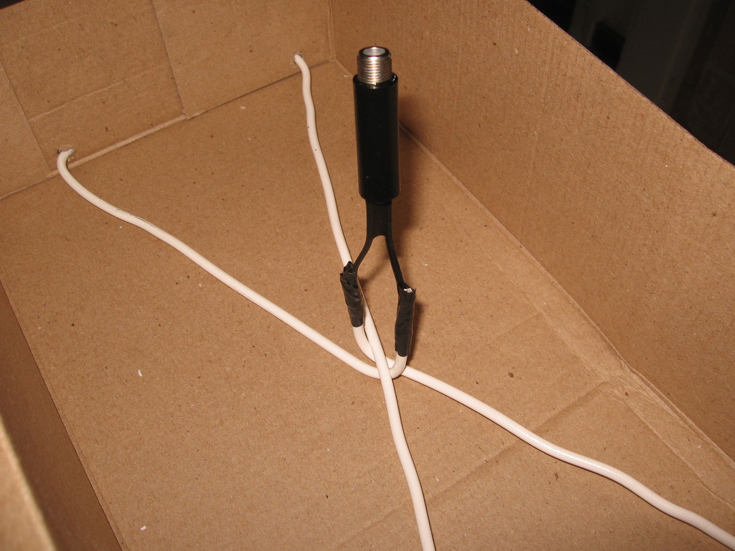 Simple and Cheap UHF Antenna (Folded Dipole / Bowtie) : 3 Steps ...