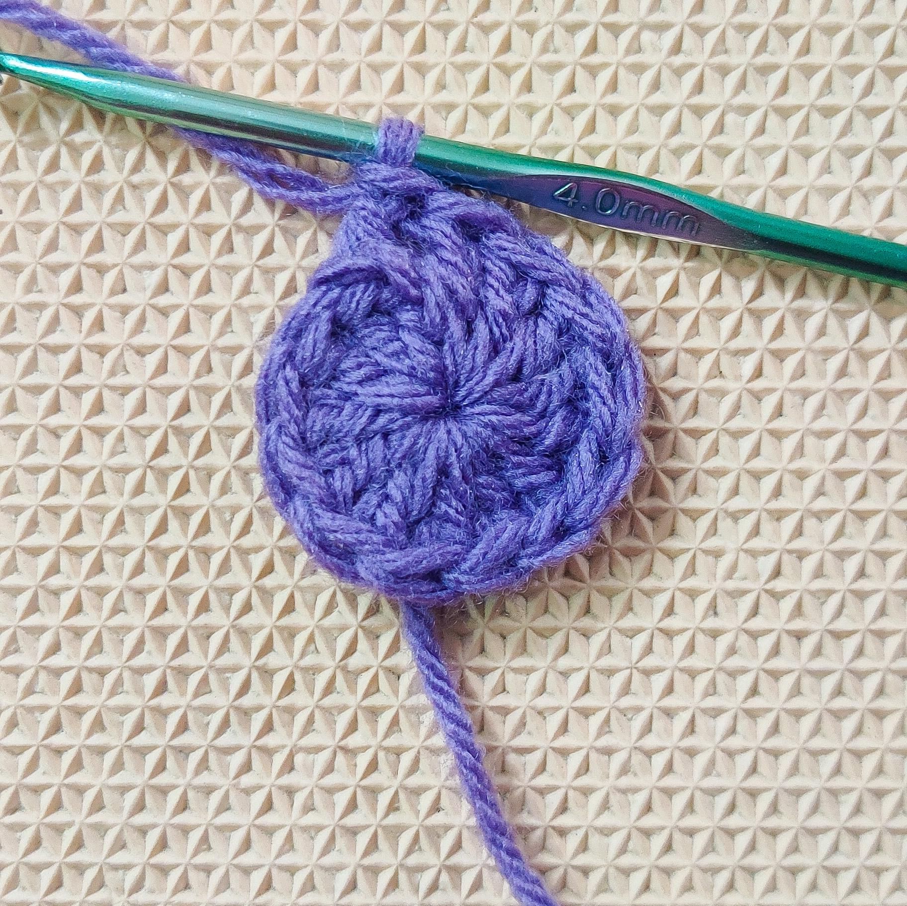Crochet Seamless Spiral Circle With Raised Ridges : 7 Steps (with ...