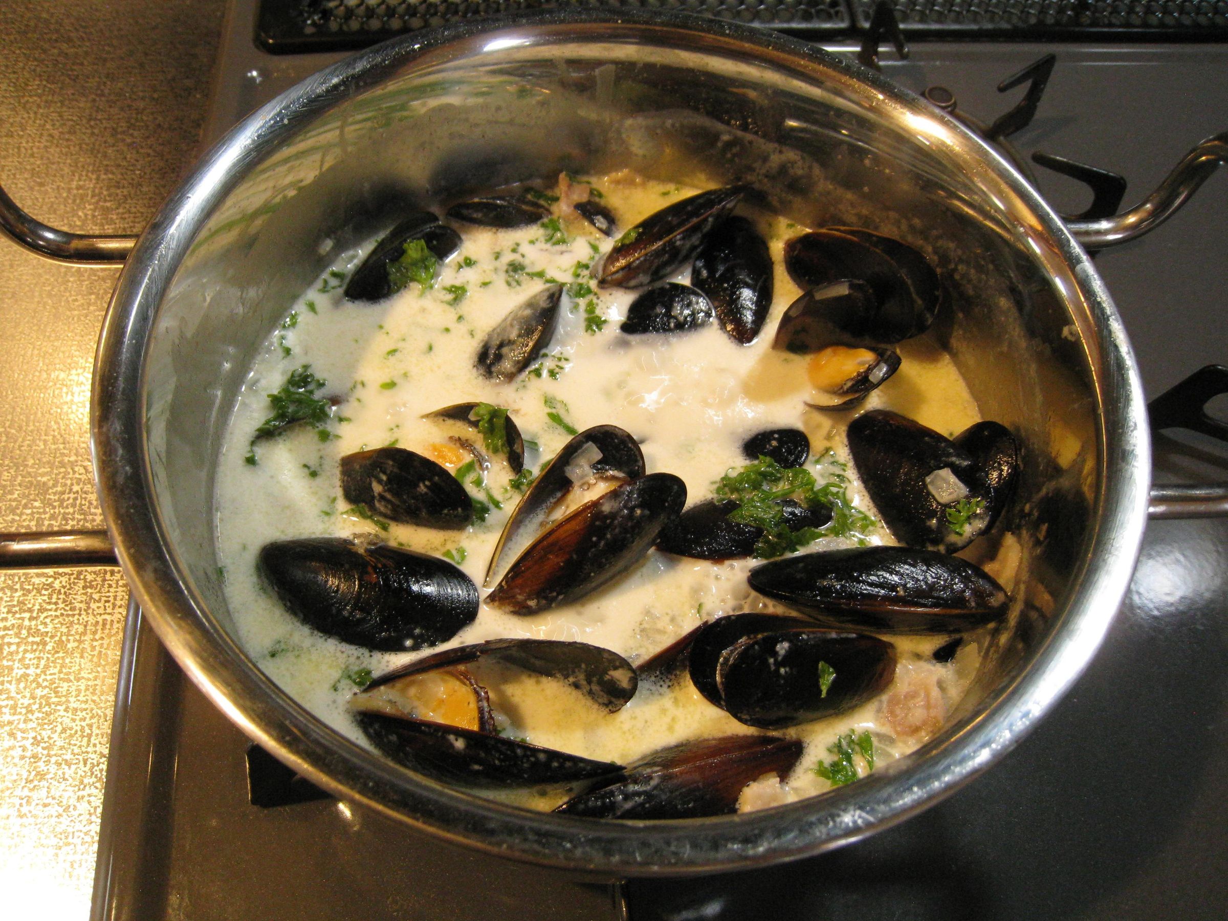 A Spoon & Soup by Making From Mussel : 4 Steps - Instructables