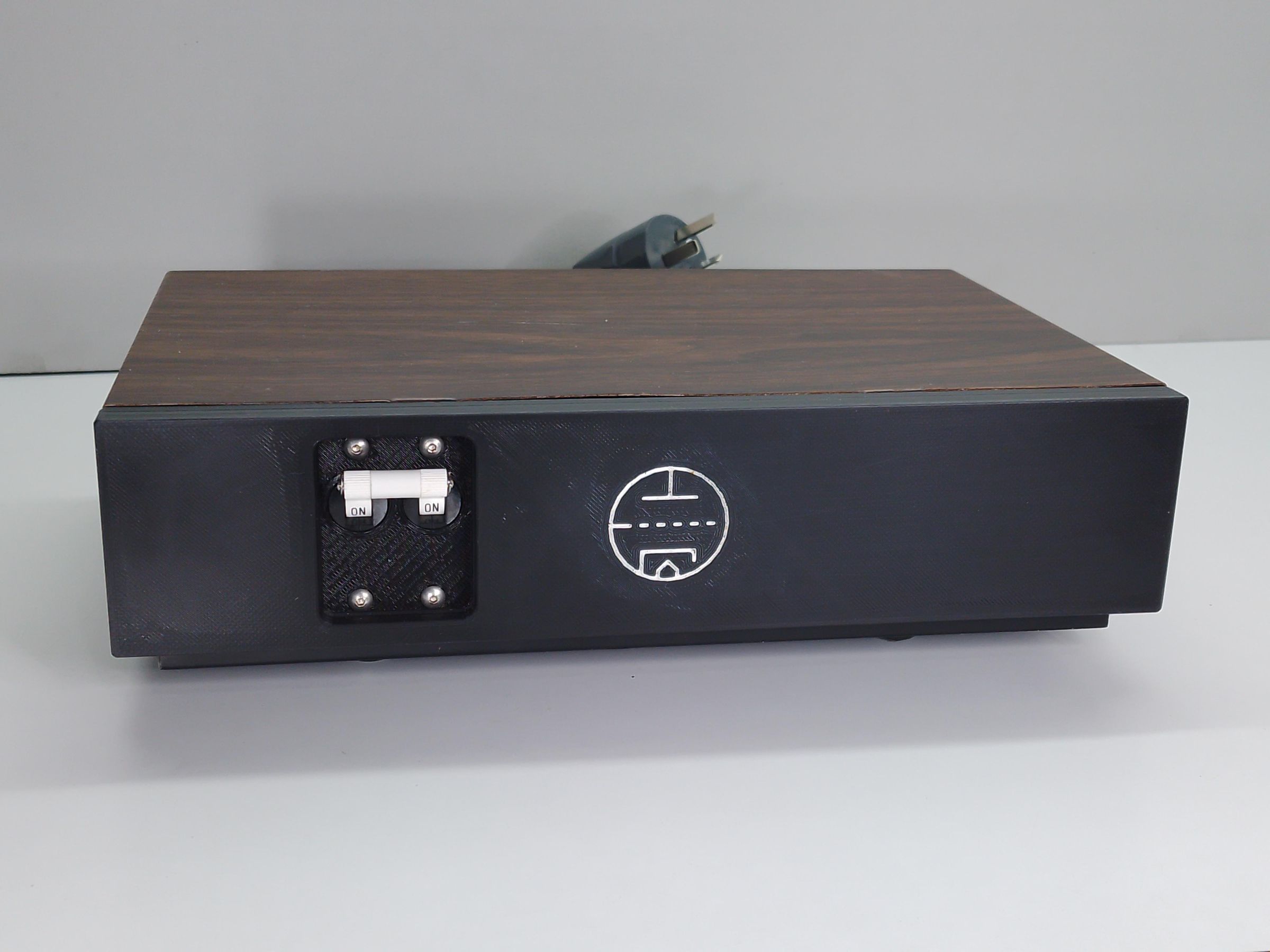 DIY Power Conditioner for Audio Built From an Old Cable Box : 6 Steps ...
