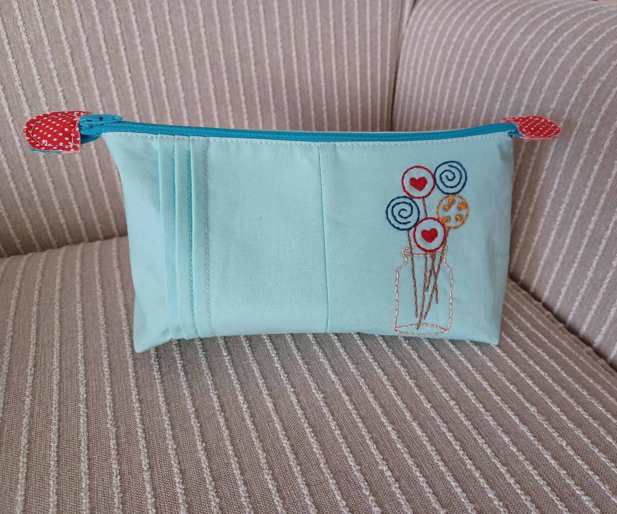 Zipper Bag With Fabric Tucks and Embroidery : 9 Steps - Instructables