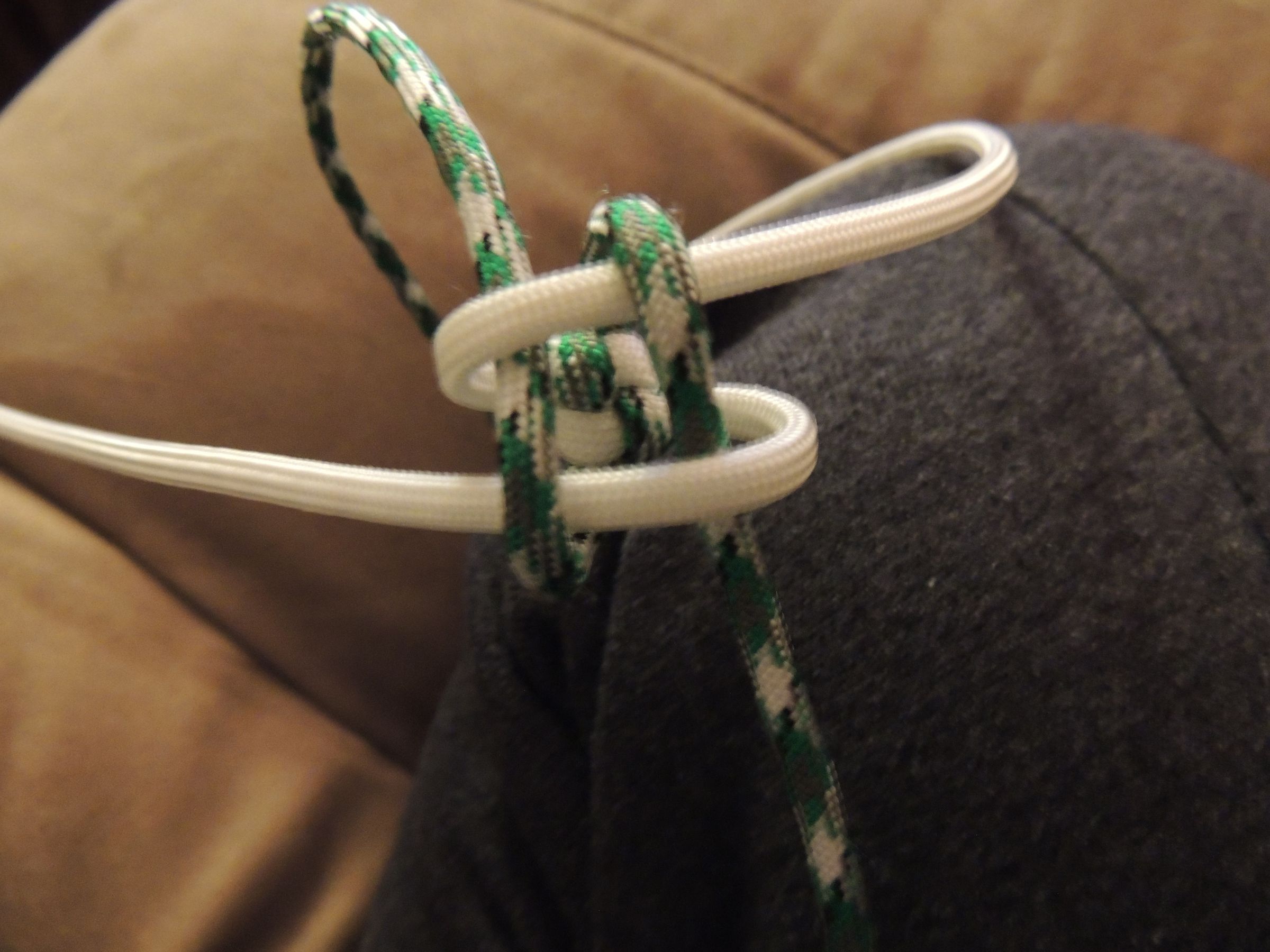 Paracord Cross (Square Braid) : 10 Steps - Instructables