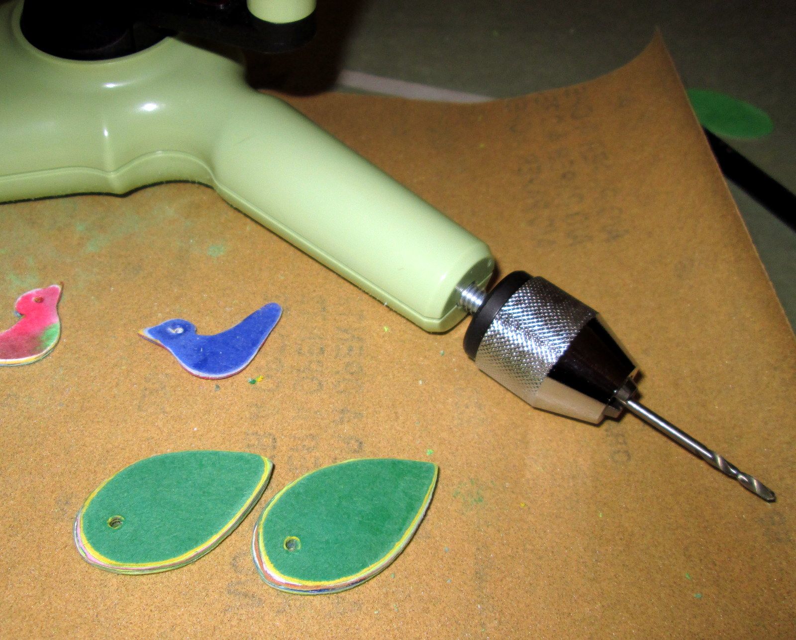 Stacked Paper Jewelry : 5 Steps (with Pictures) - Instructables