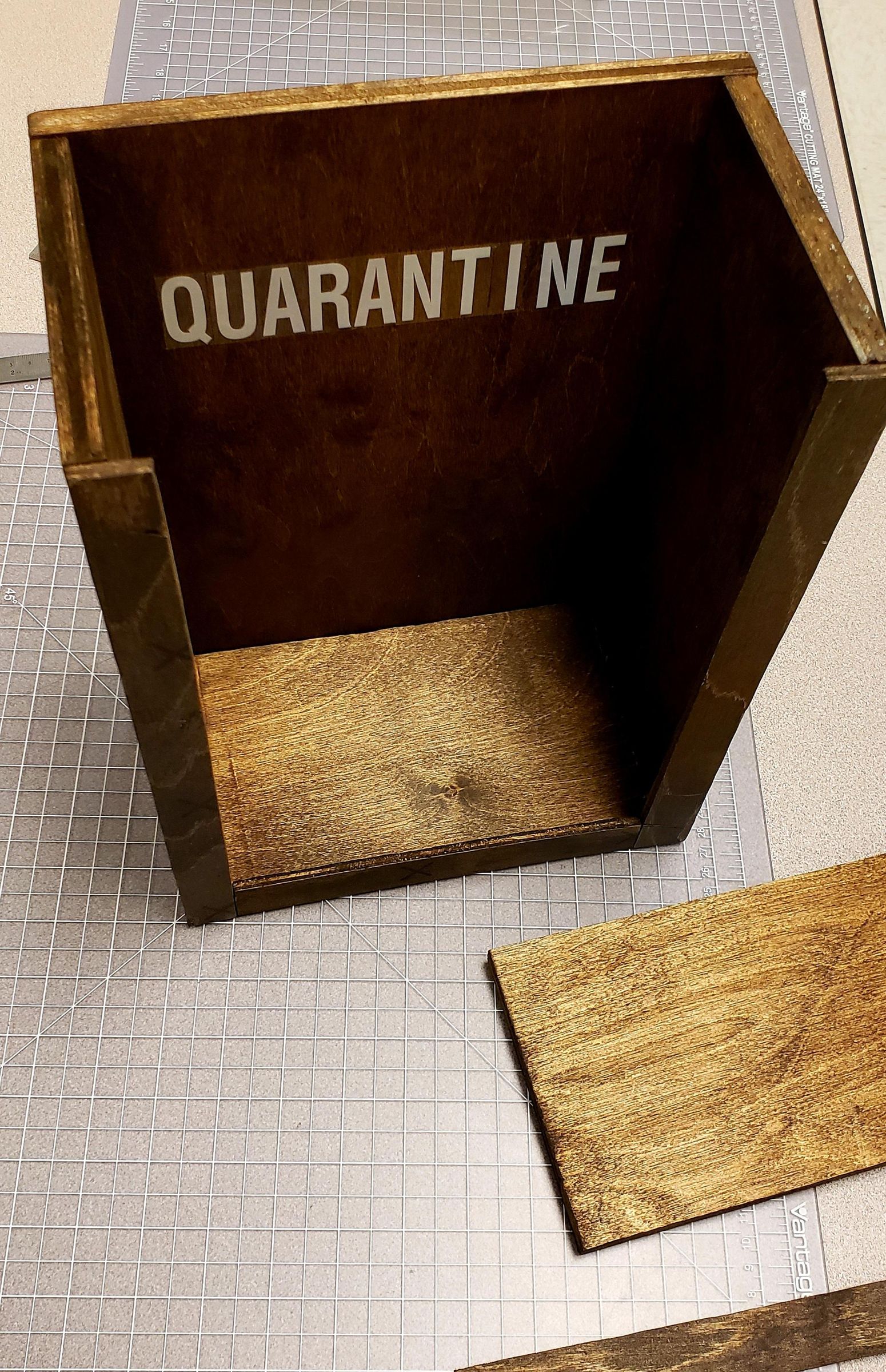 Elf Quarantine Box : 9 Steps (with Pictures) - Instructables