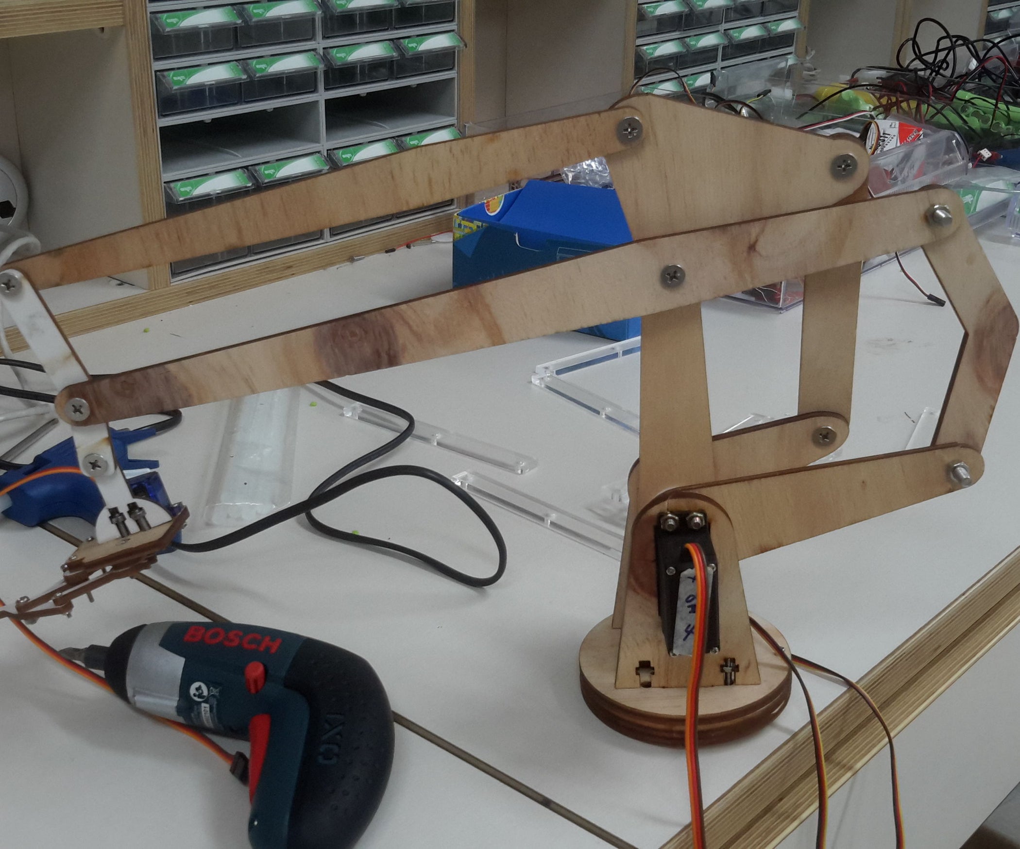 Robot Arm for Laser Cut : 9 Steps - Instructables