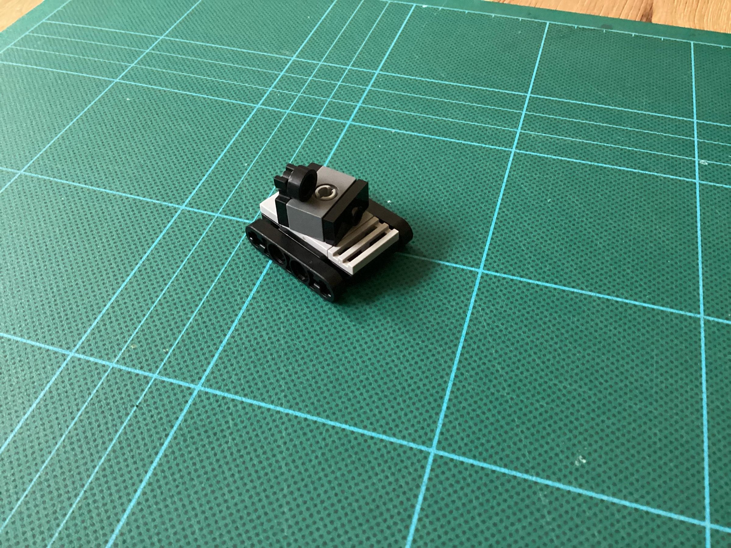 Mini Lego Tank : 9 Steps - Instructables