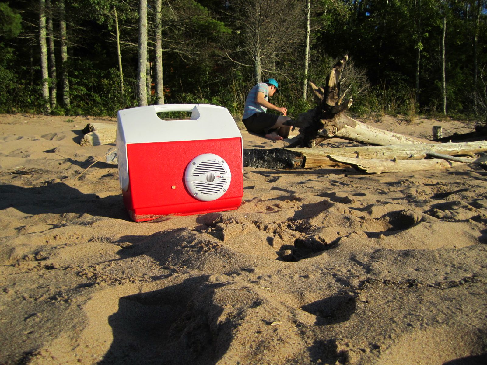 Solar Charged Stereo Cooler : 6 Steps (with Pictures) - Instructables