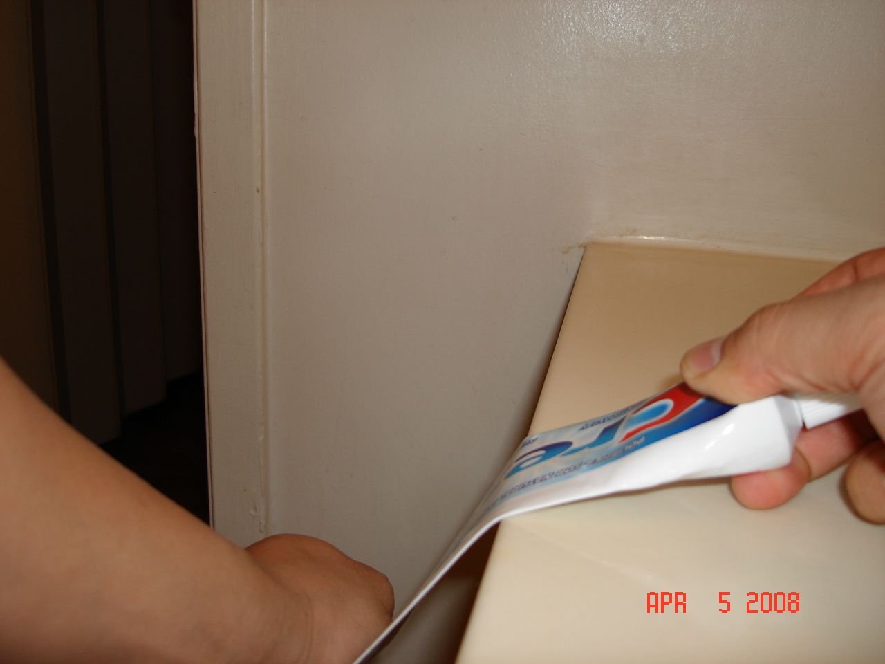 Squeeze Toothpaste Perfectly : 3 Steps - Instructables