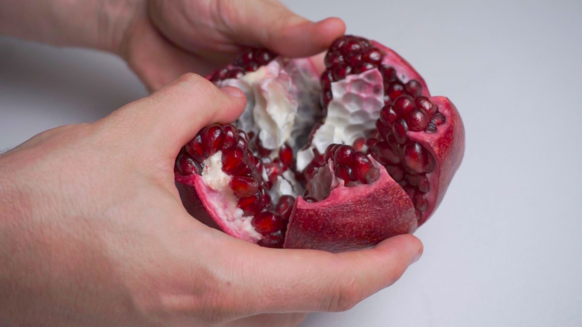 How to Cut or Open Pomegranate : 5 Steps - Instructables