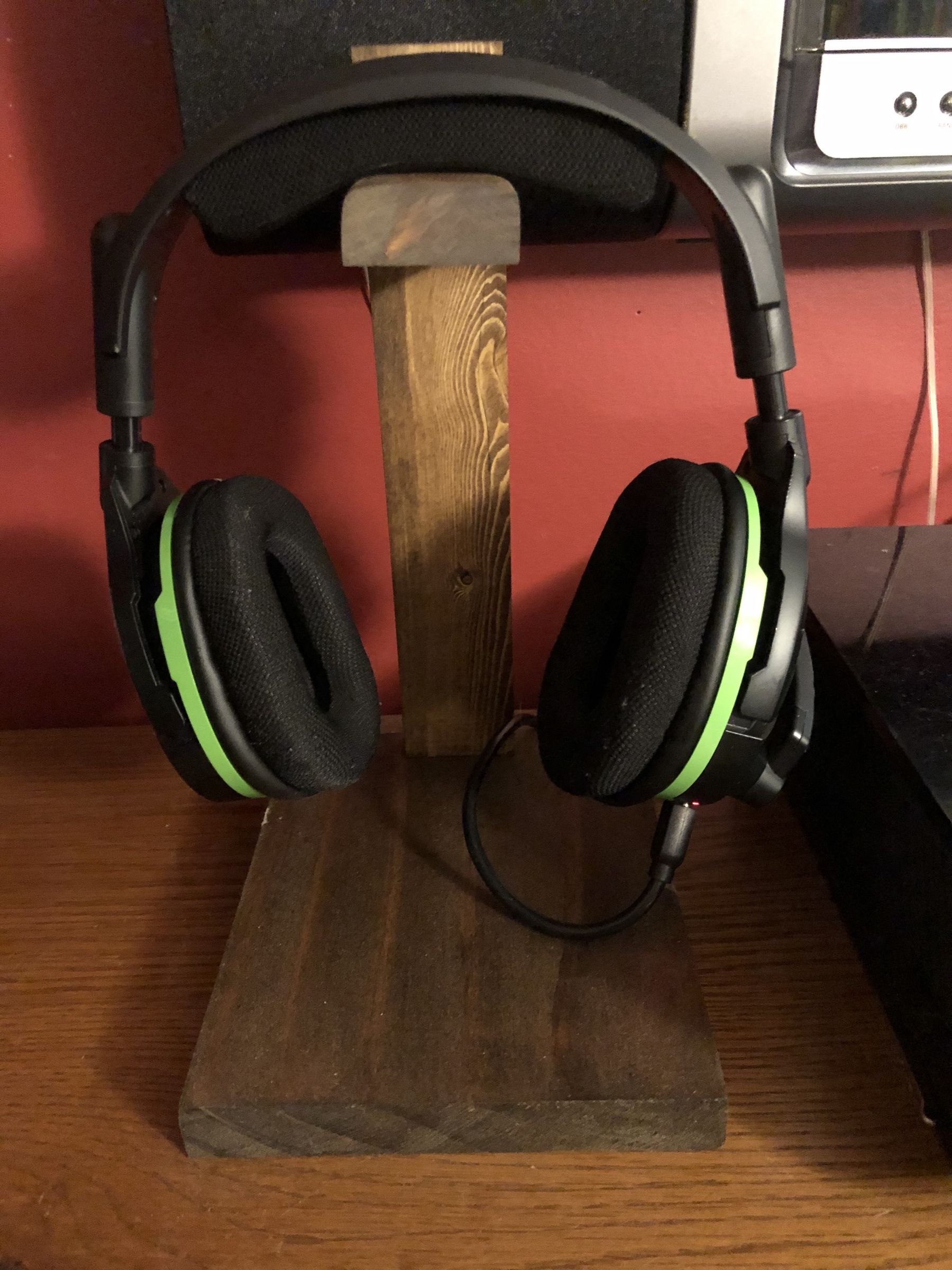 Simple Headset Stand : 6 Steps - Instructables