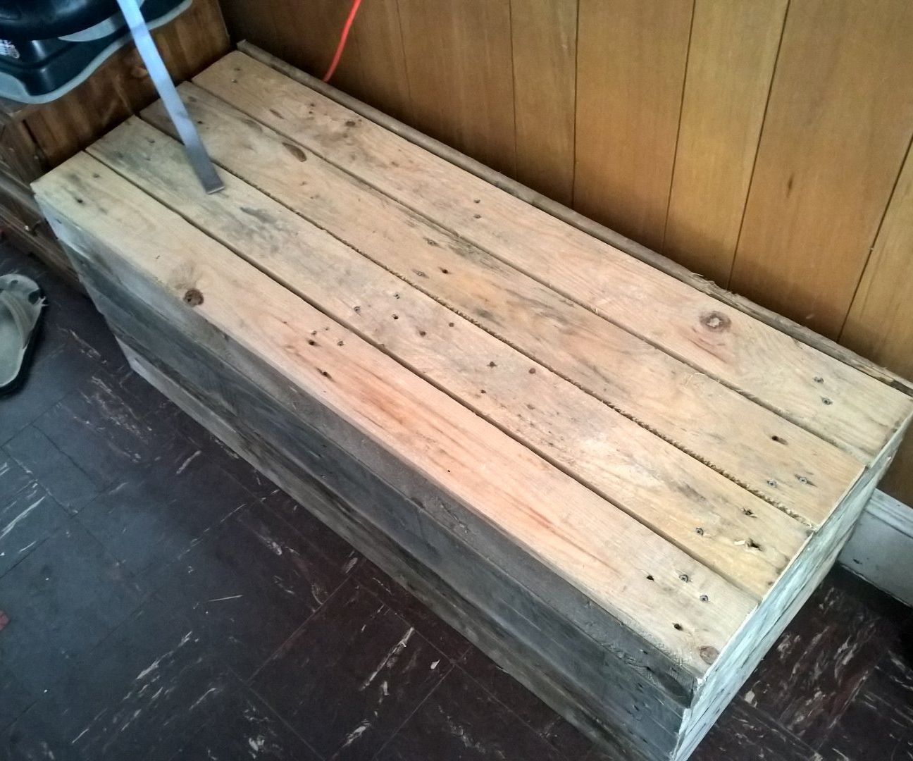 Recycled Pallet Storage Bench : 8 Steps - Instructables