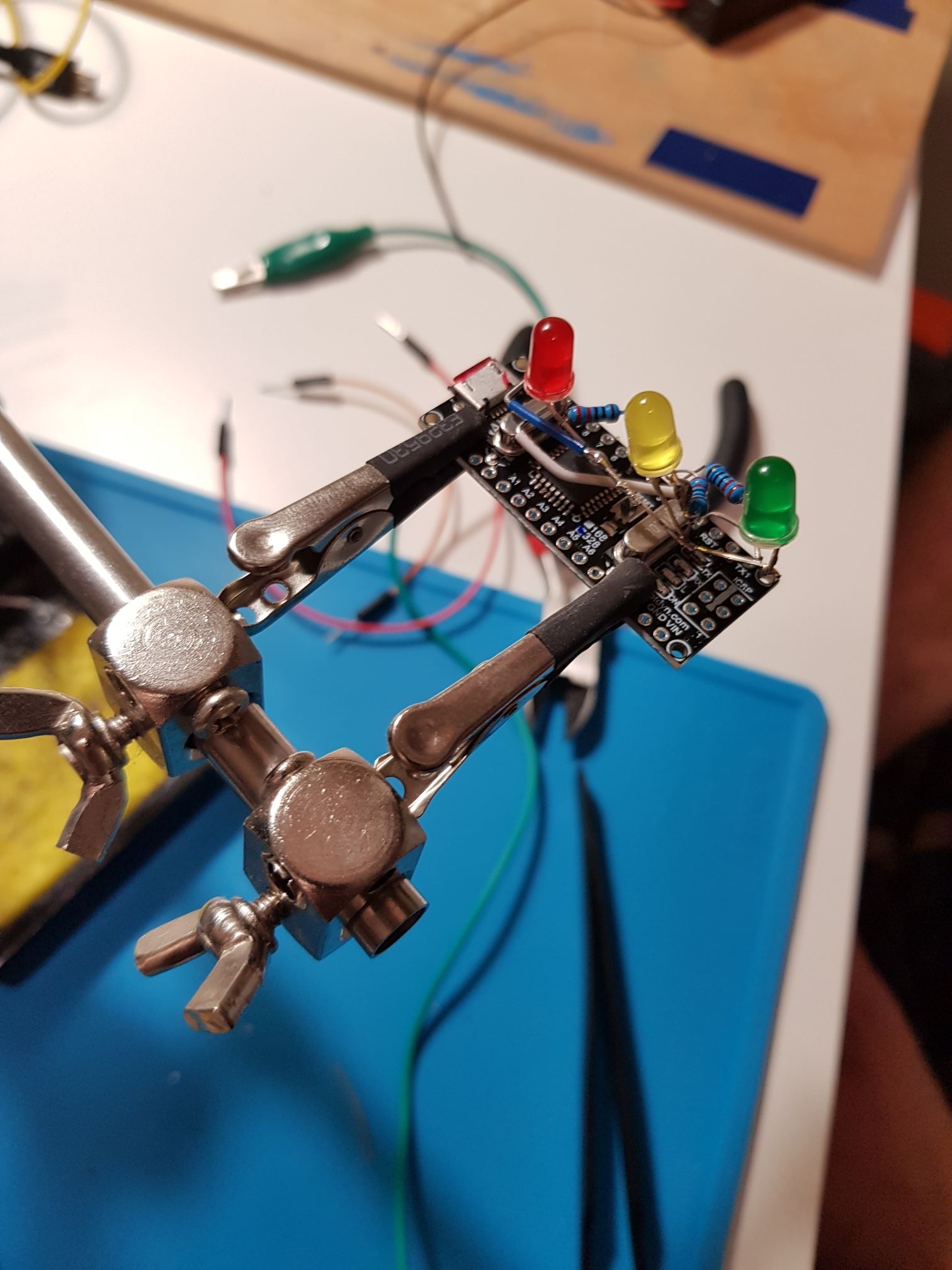 Toy Traffic Light With Arduino Nano : 5 Steps (with Pictures) - Instructables