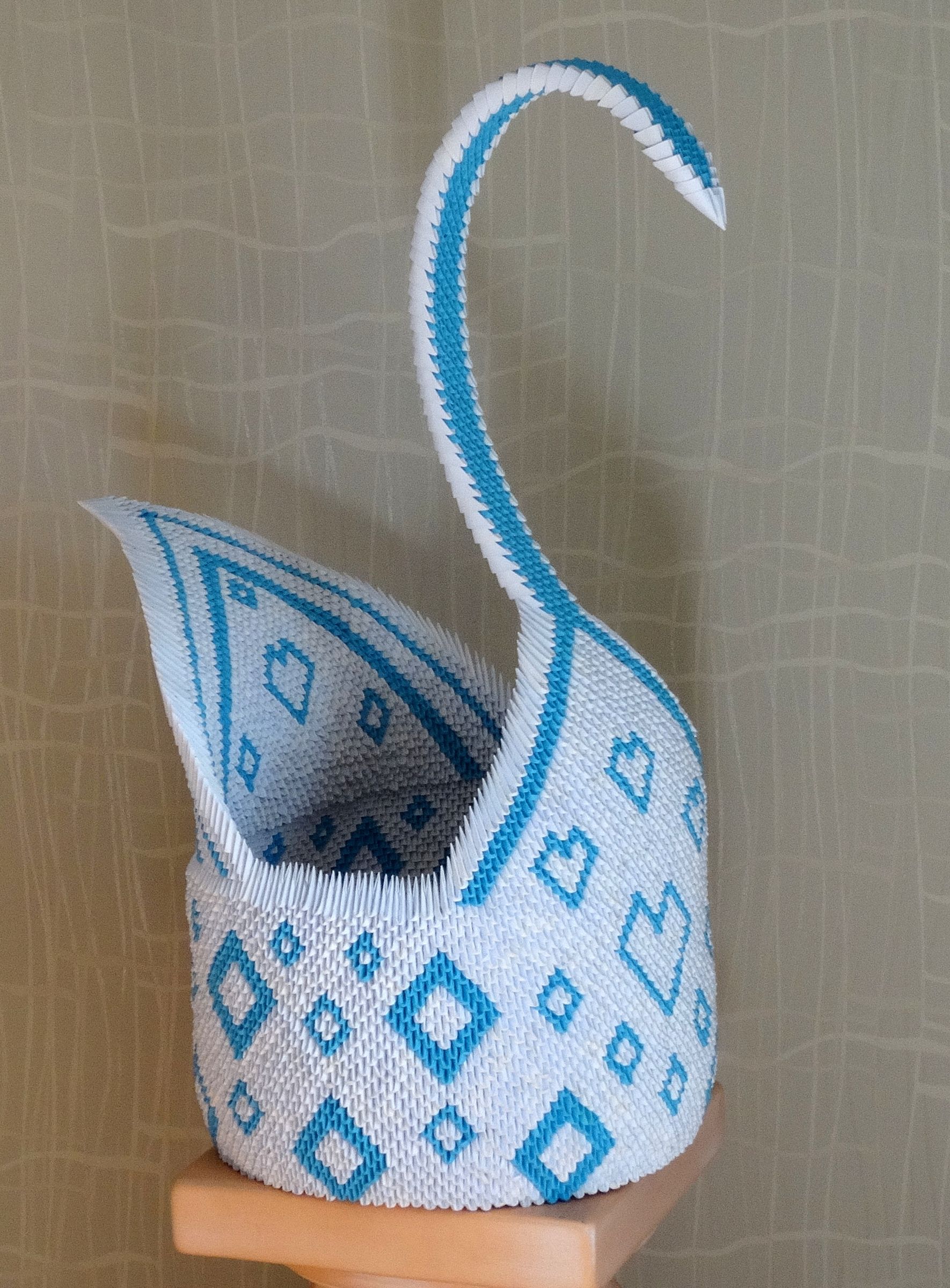 Large 3D Origami Love Swan : 5 Steps (with Pictures) - Instructables