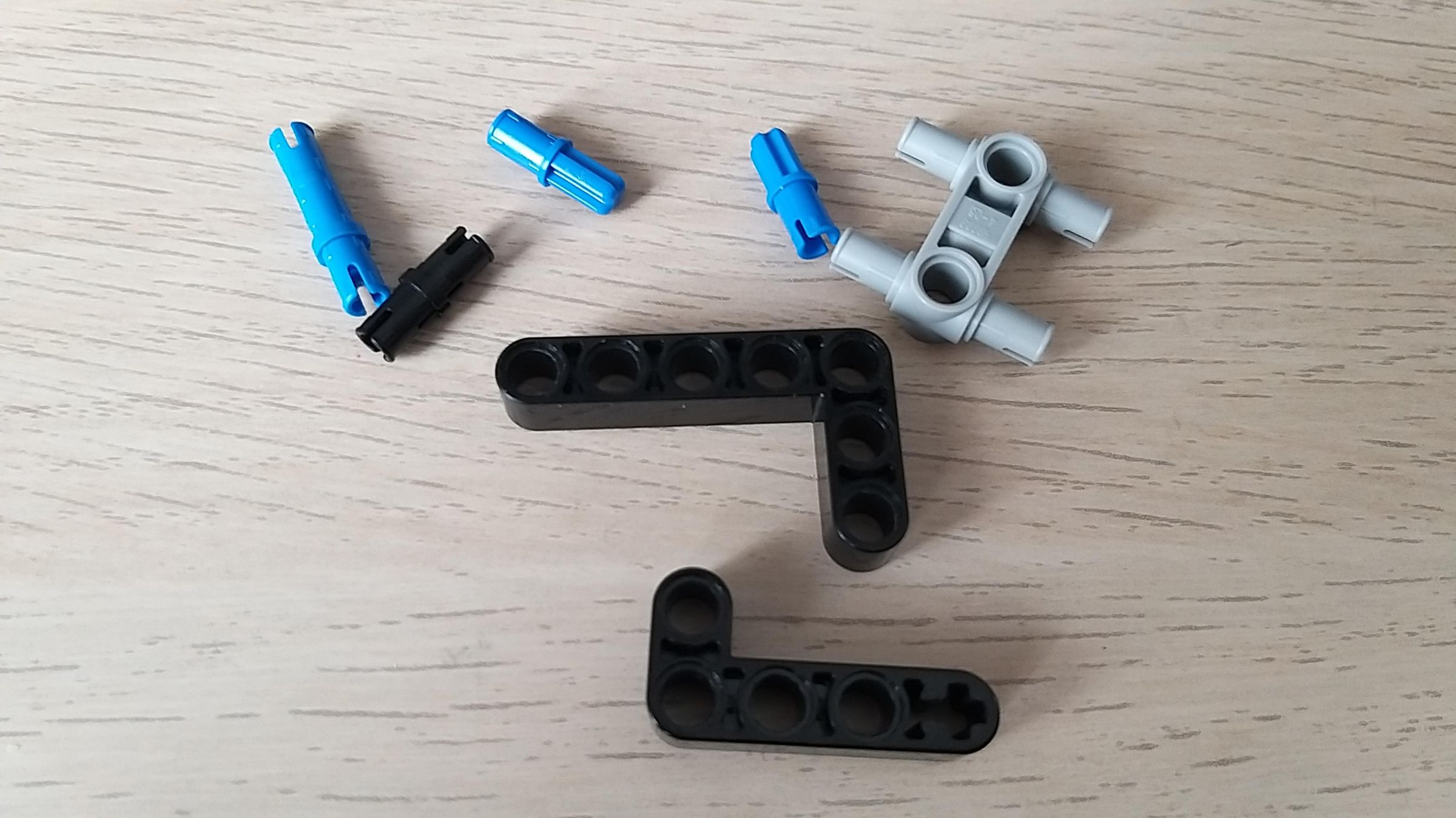 Lego Headphone Holder : 4 Steps - Instructables