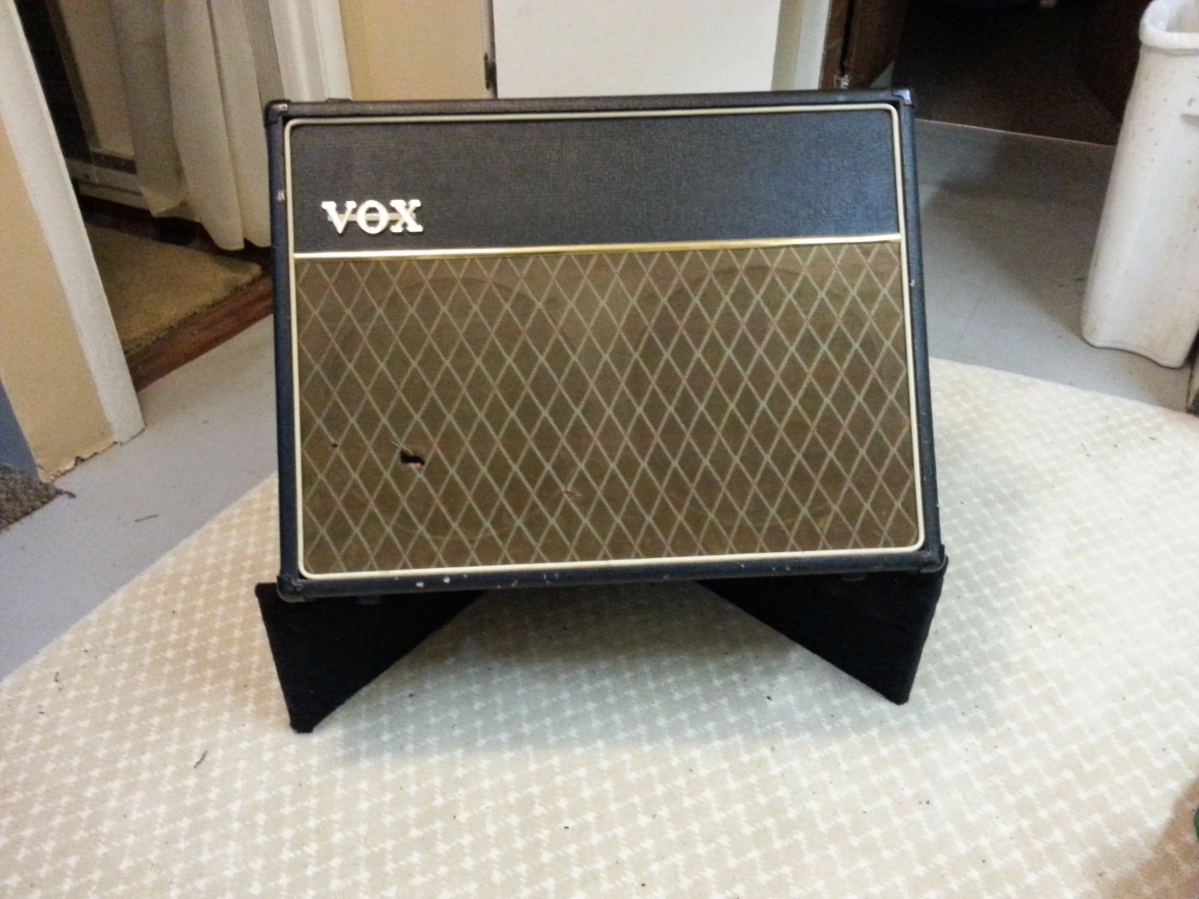 Portable Guitar Amp Stand : 6 Steps - Instructables