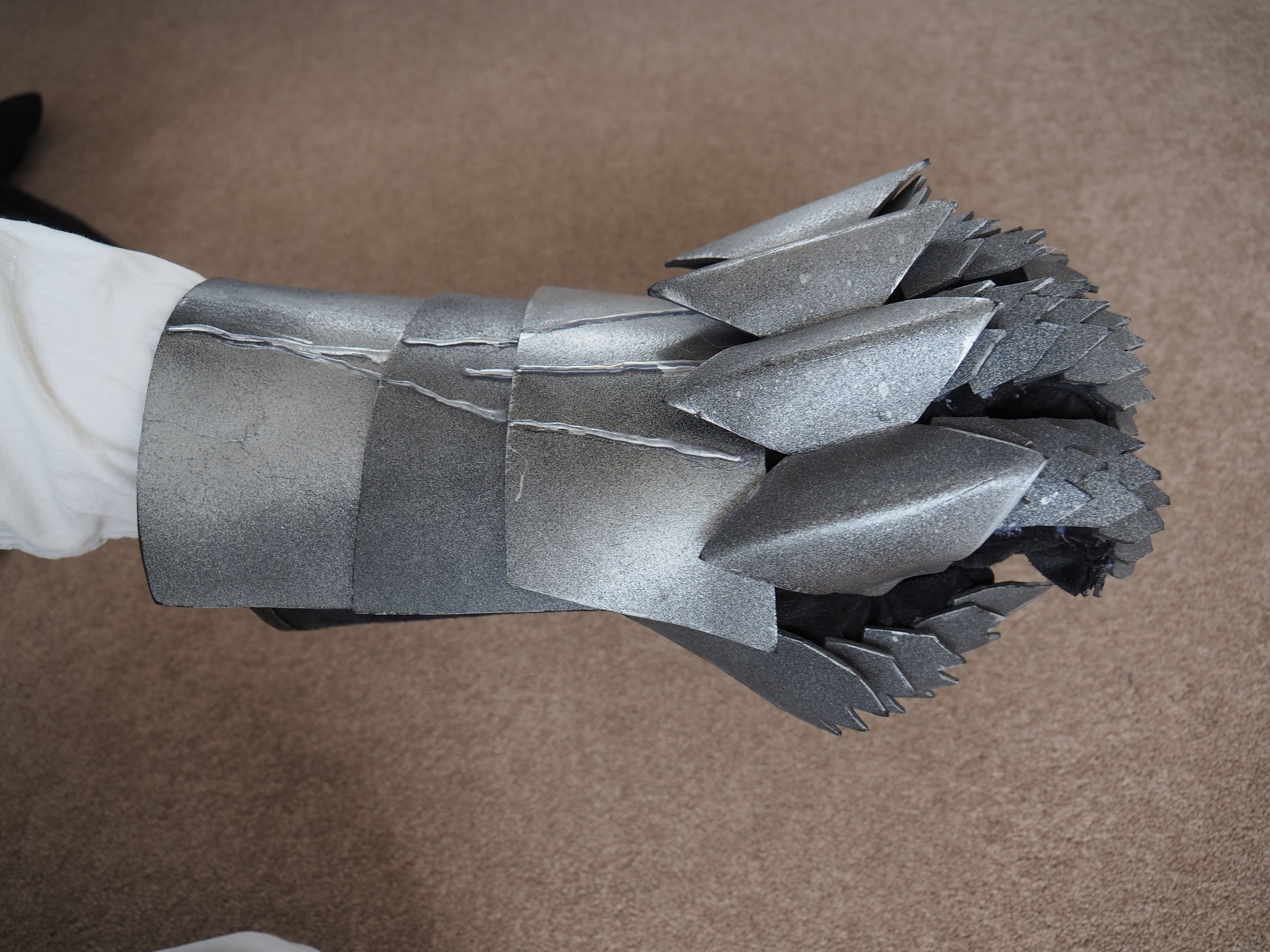 Ring Wraith Gauntlets : 9 Steps (with Pictures) - Instructables