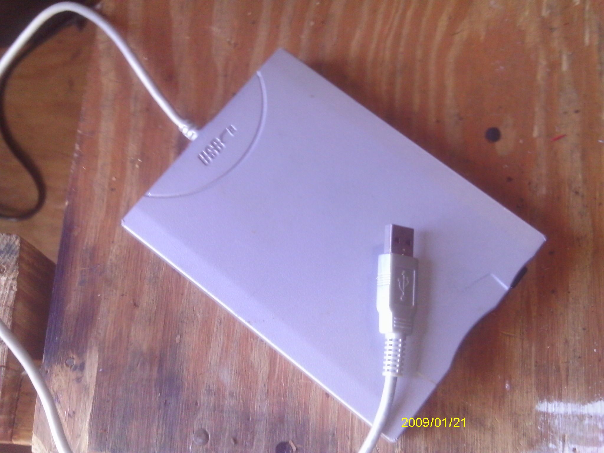 Upcycle Old USB Floppy Drive Into USB Hard Drive Dock : 11 Steps - Instructables