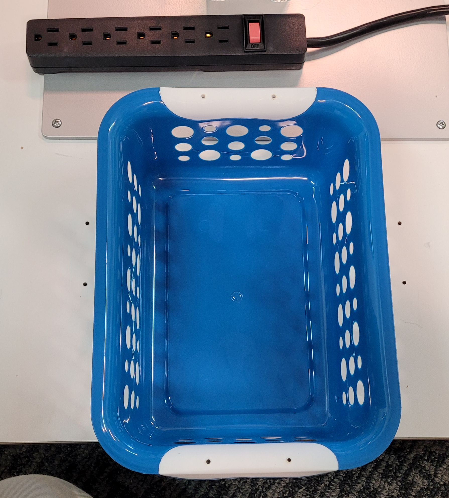 Table Cable Management System : 8 Steps (with Pictures) - Instructables