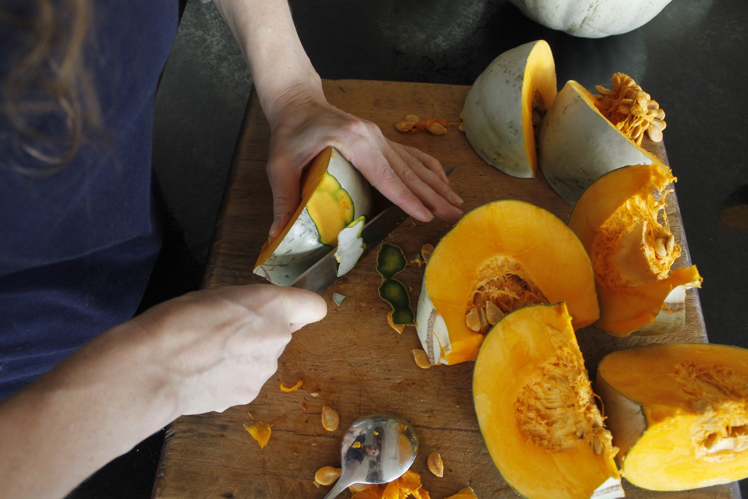 How to Cut a Pumpkin : 7 Steps (with Pictures) - Instructables