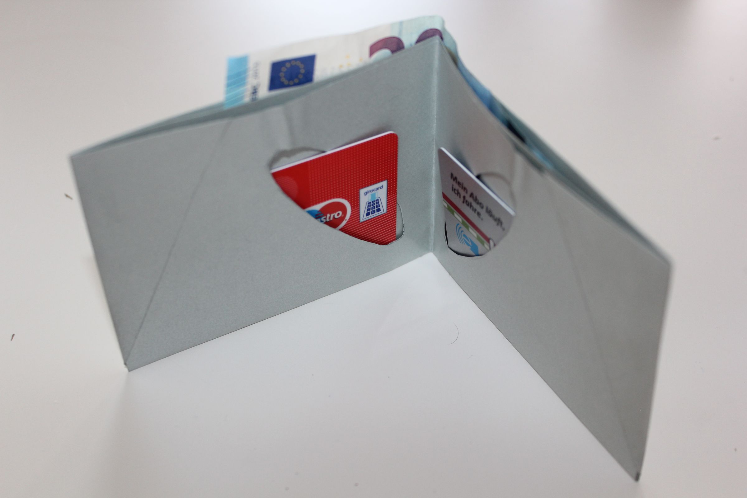 The Perfect Paper Wallet : 7 Steps (with Pictures) - Instructables