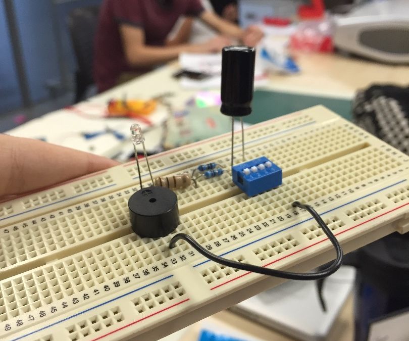 Buzzer Y LEDs En Protoboard : 5 Steps - Instructables