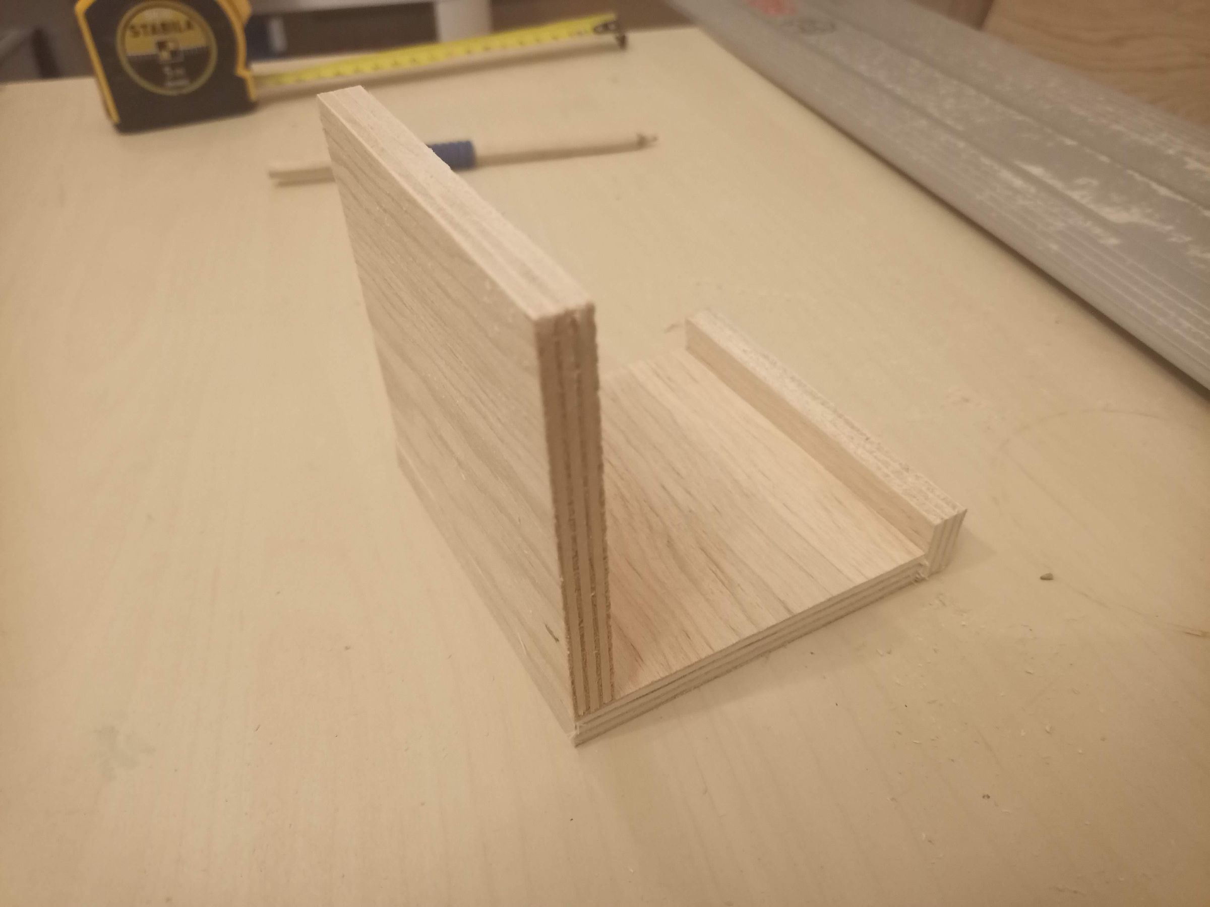 Simple E-Reader, Tablet or Phone Stand : 8 Steps (with Pictures ...