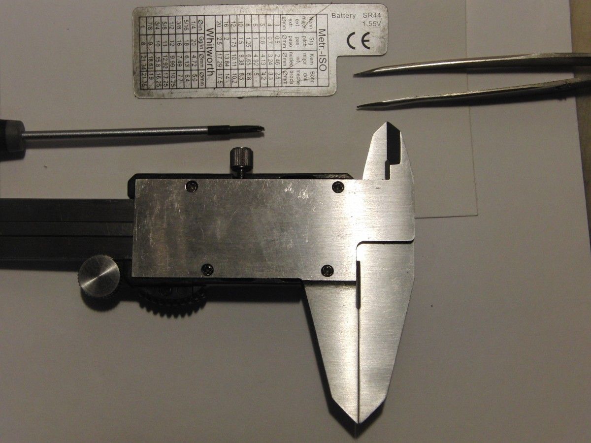 How to Fix Digital Calipers With Bad Display : 5 Steps (with Pictures ...