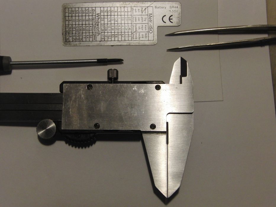 How to Fix Digital Calipers With Bad Display : 5 Steps (with Pictures ...
