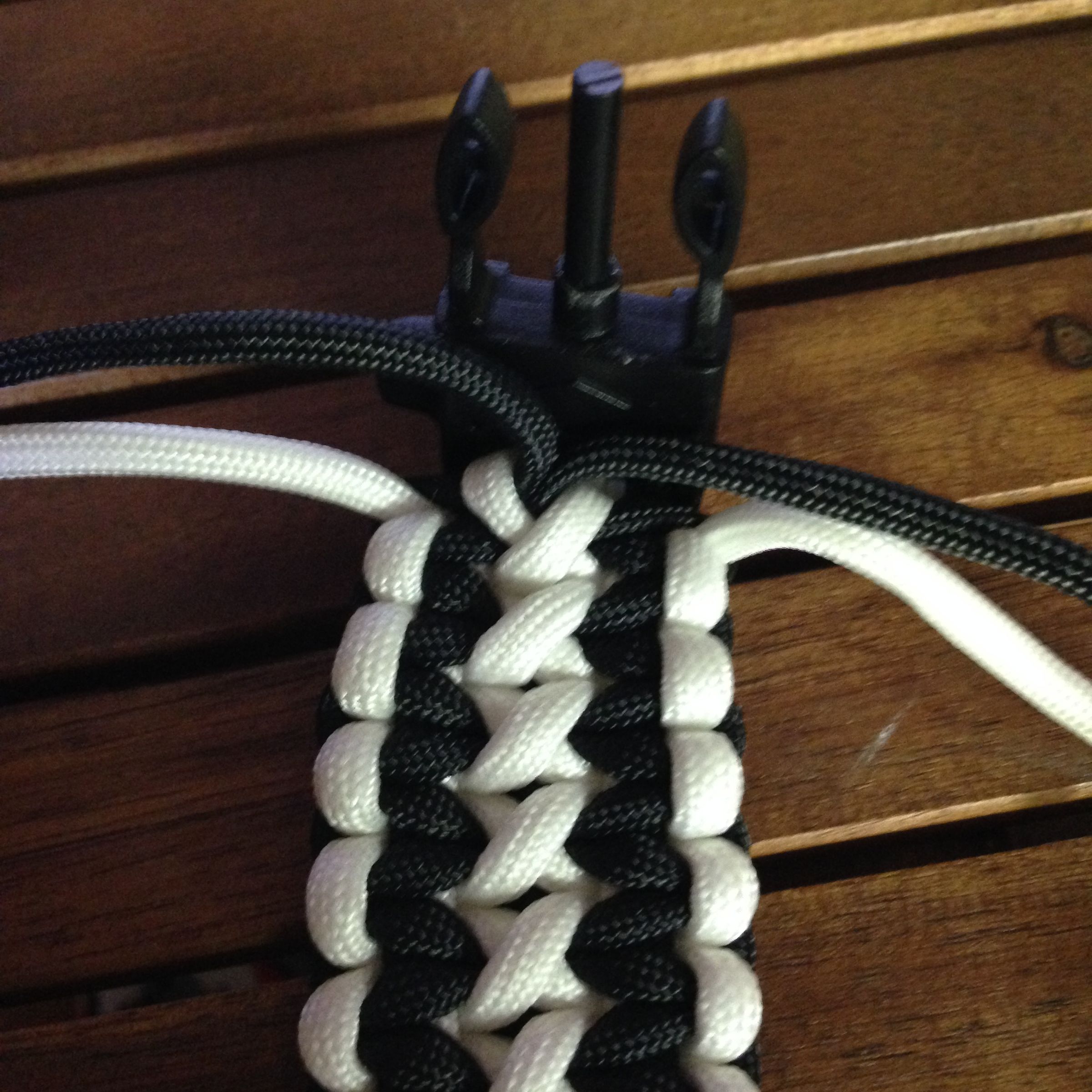 Paracord Bracelet With Fire Starter Buckle : 5 Steps (with Pictures ...