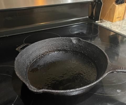 How to Clean and Season a Cast Iron Skillet : 6 Steps - Instructables