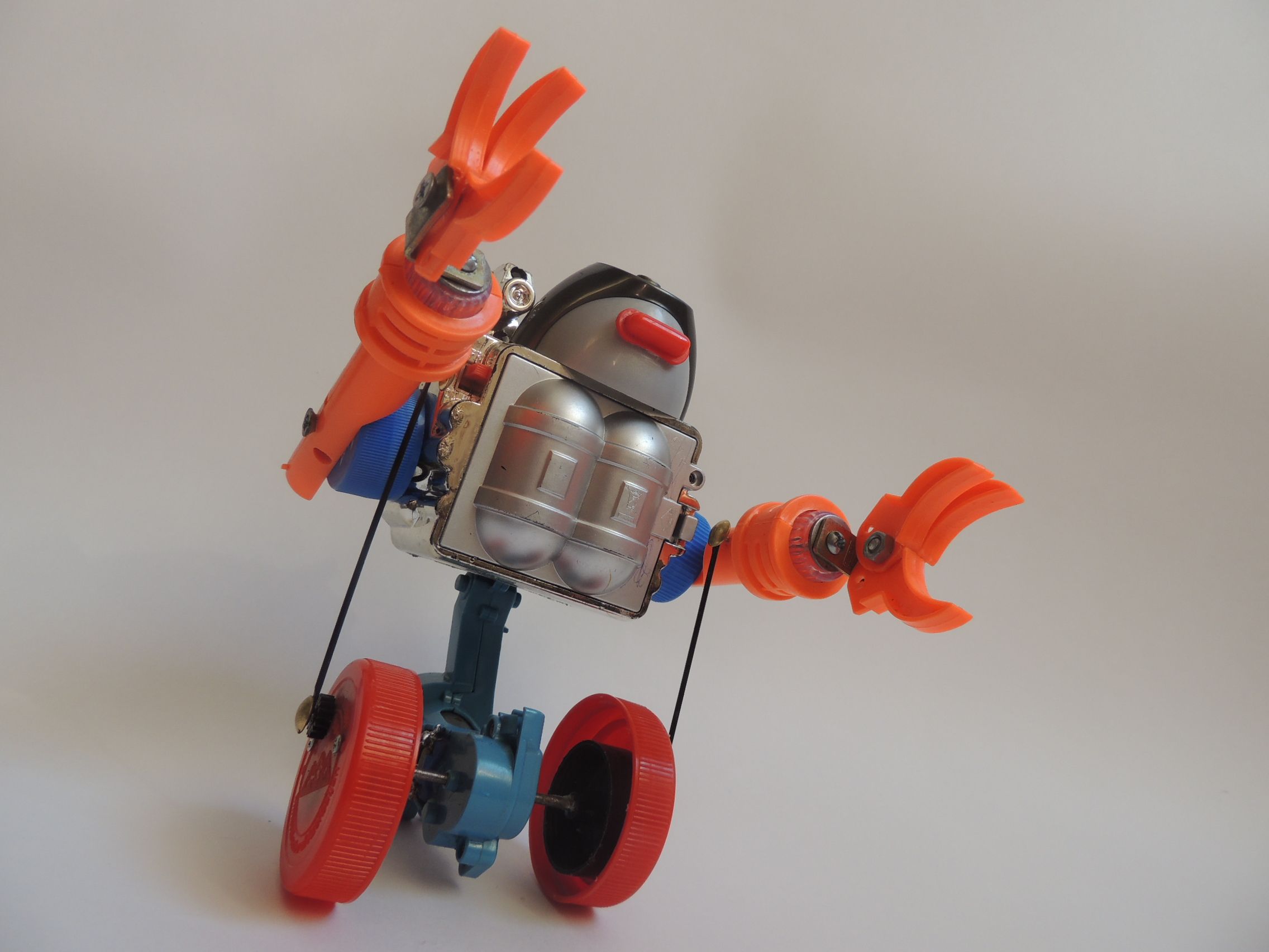 Roboto, the Wobbling Toy Robot (evolution of Randofo's "Wobbler") : 11 ...