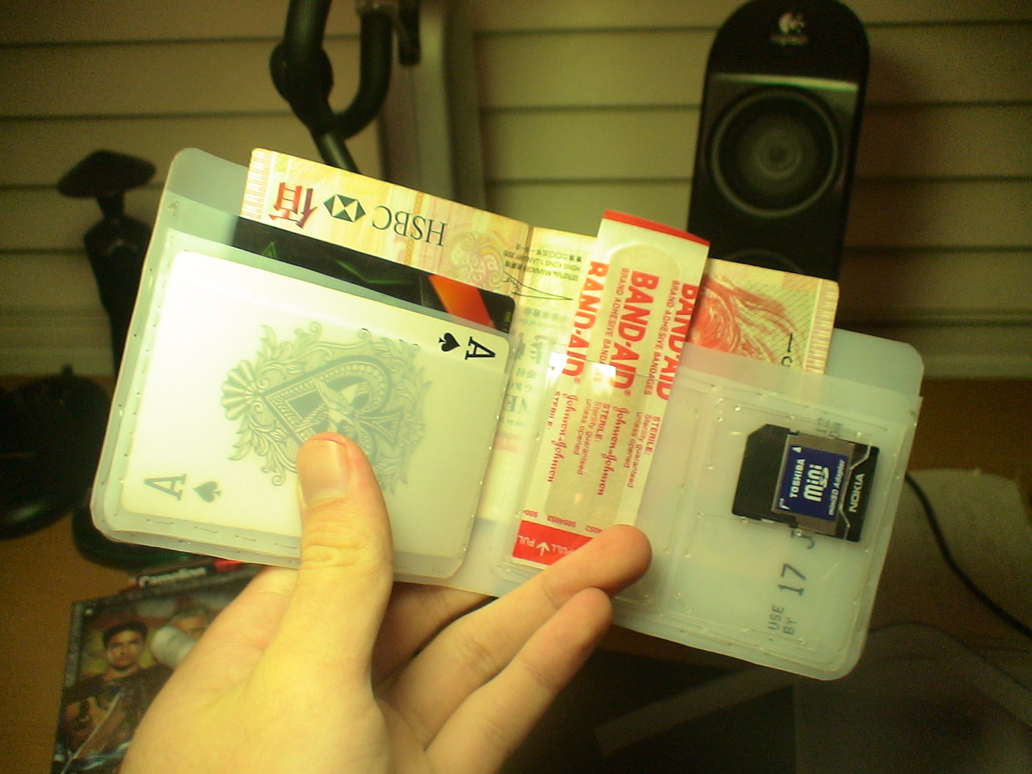 Recycled Plastic Wallet [Its FREE] : 4 Steps - Instructables