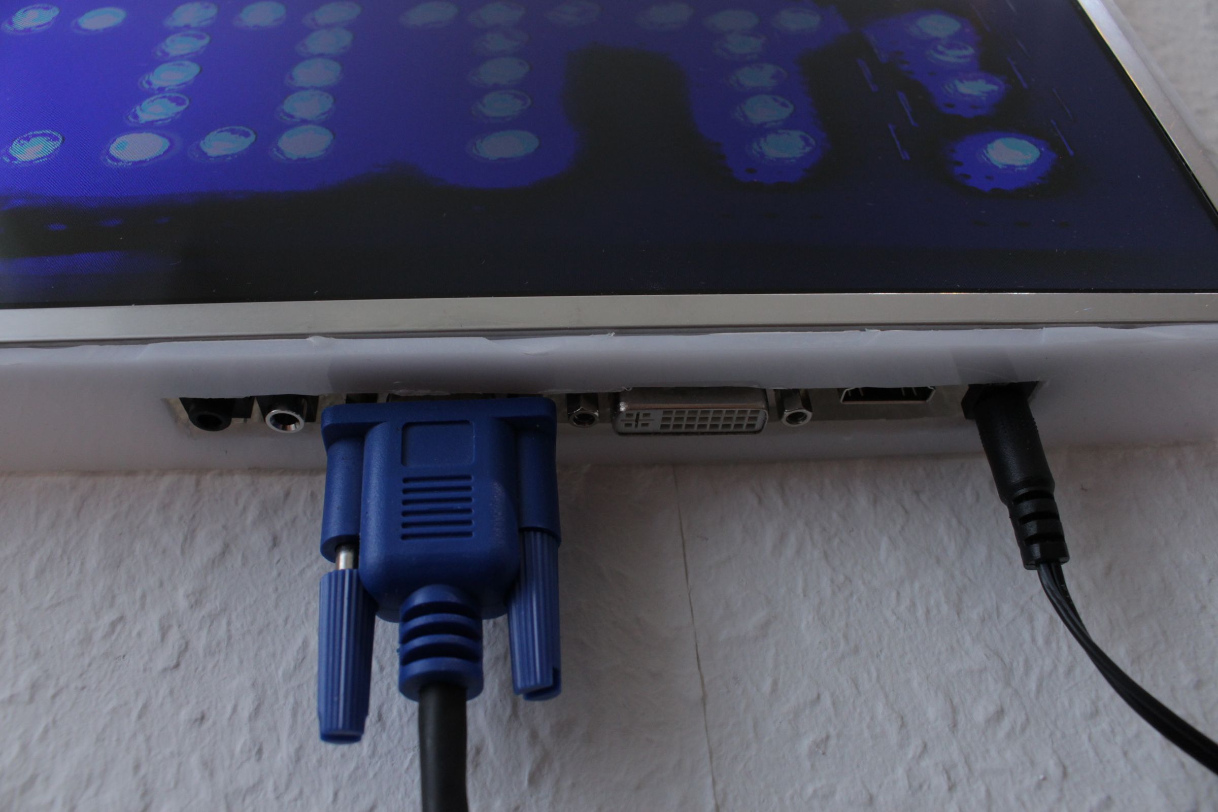 How to Reuse the Old LCD Screen of Your Broken Laptop : 4 Steps ...