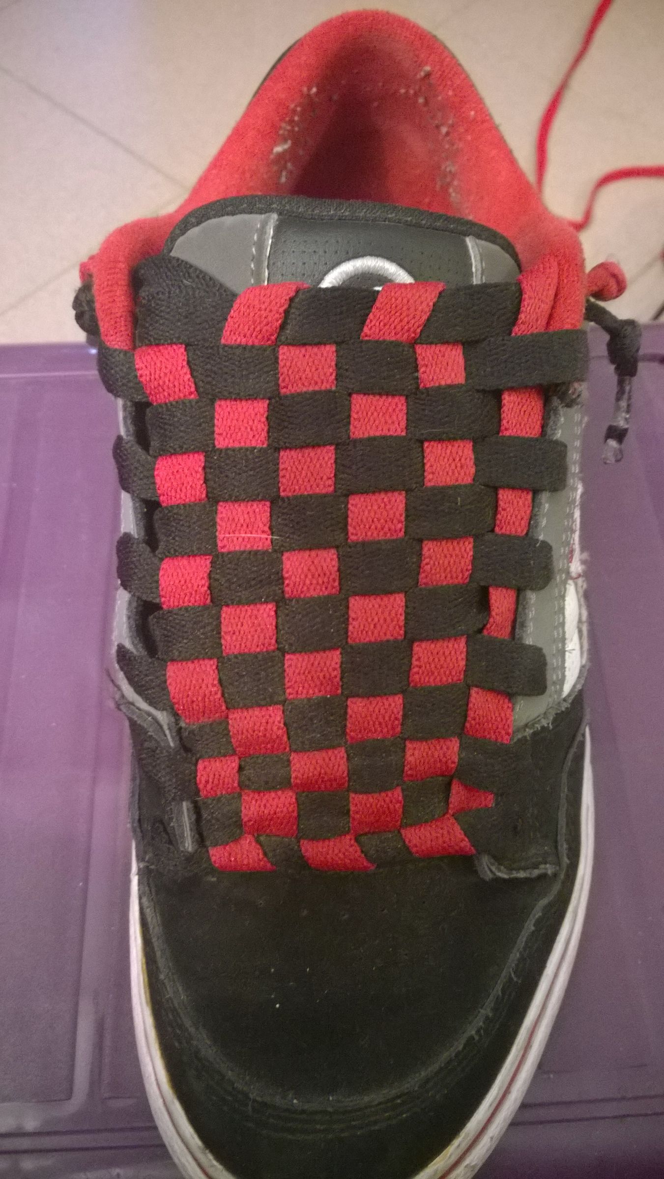Checked Shoe (using Your Shoelace) : 5 Steps - Instructables