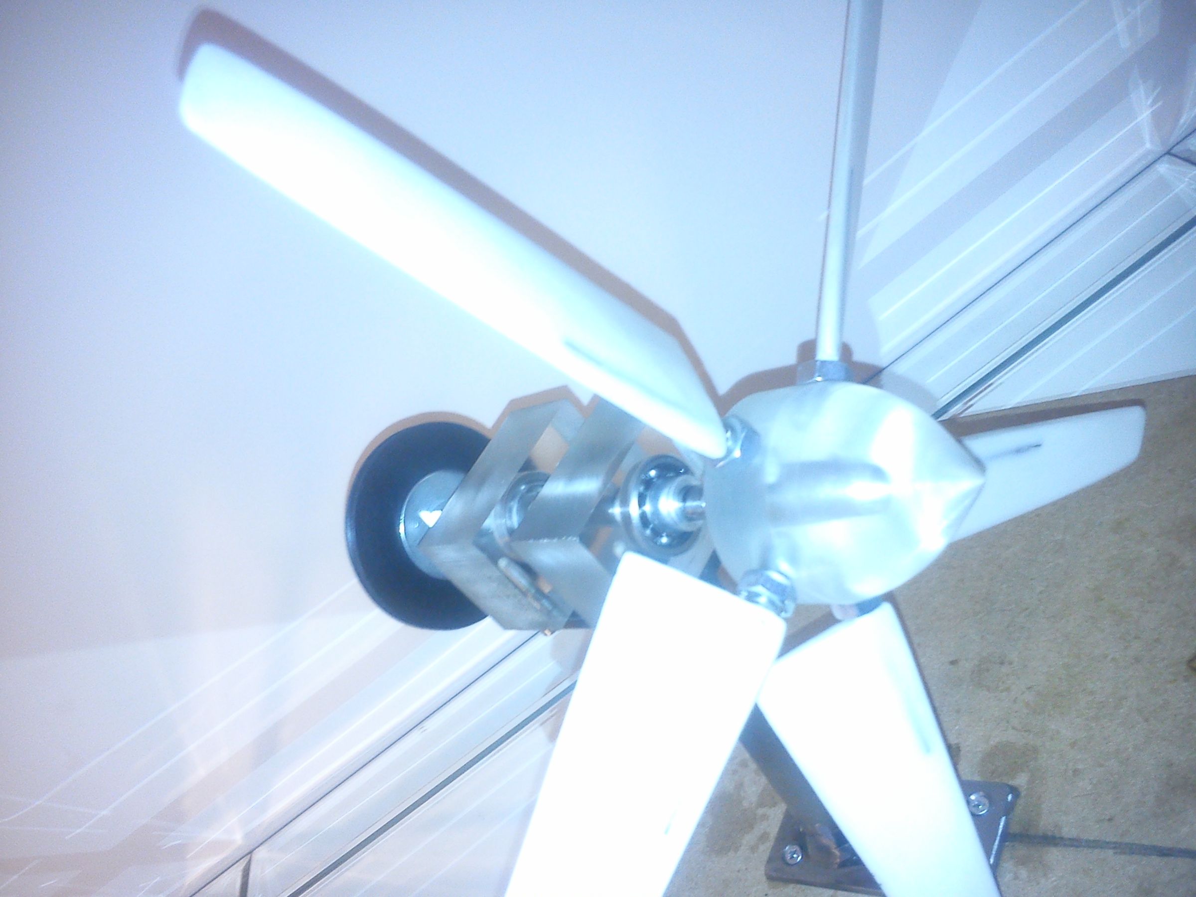 Small Scale Wind Turbine : 8 Steps - Instructables
